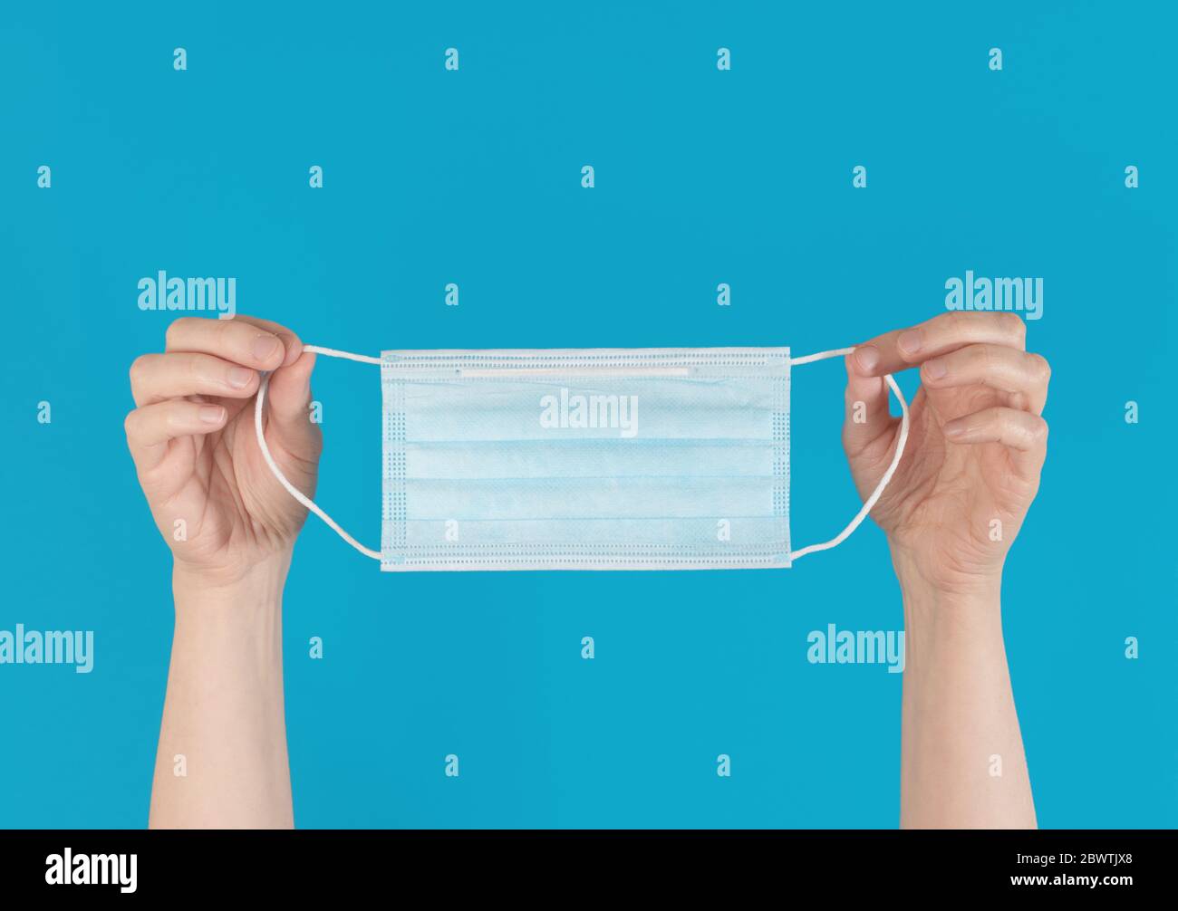 Hands holding face mask hi-res stock photography and images - Alamy