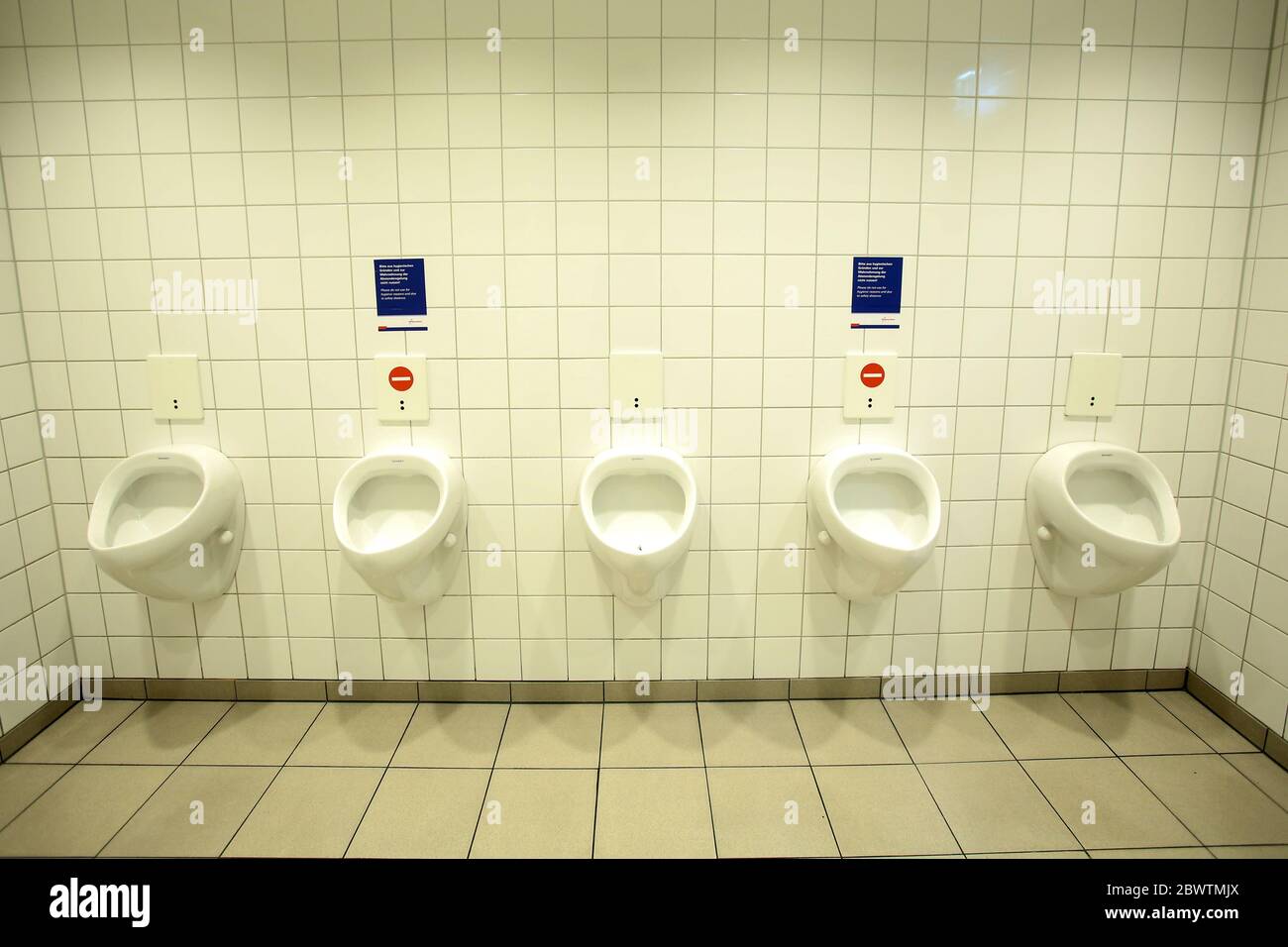 Urinal fly hi-res stock photography and images - Alamy