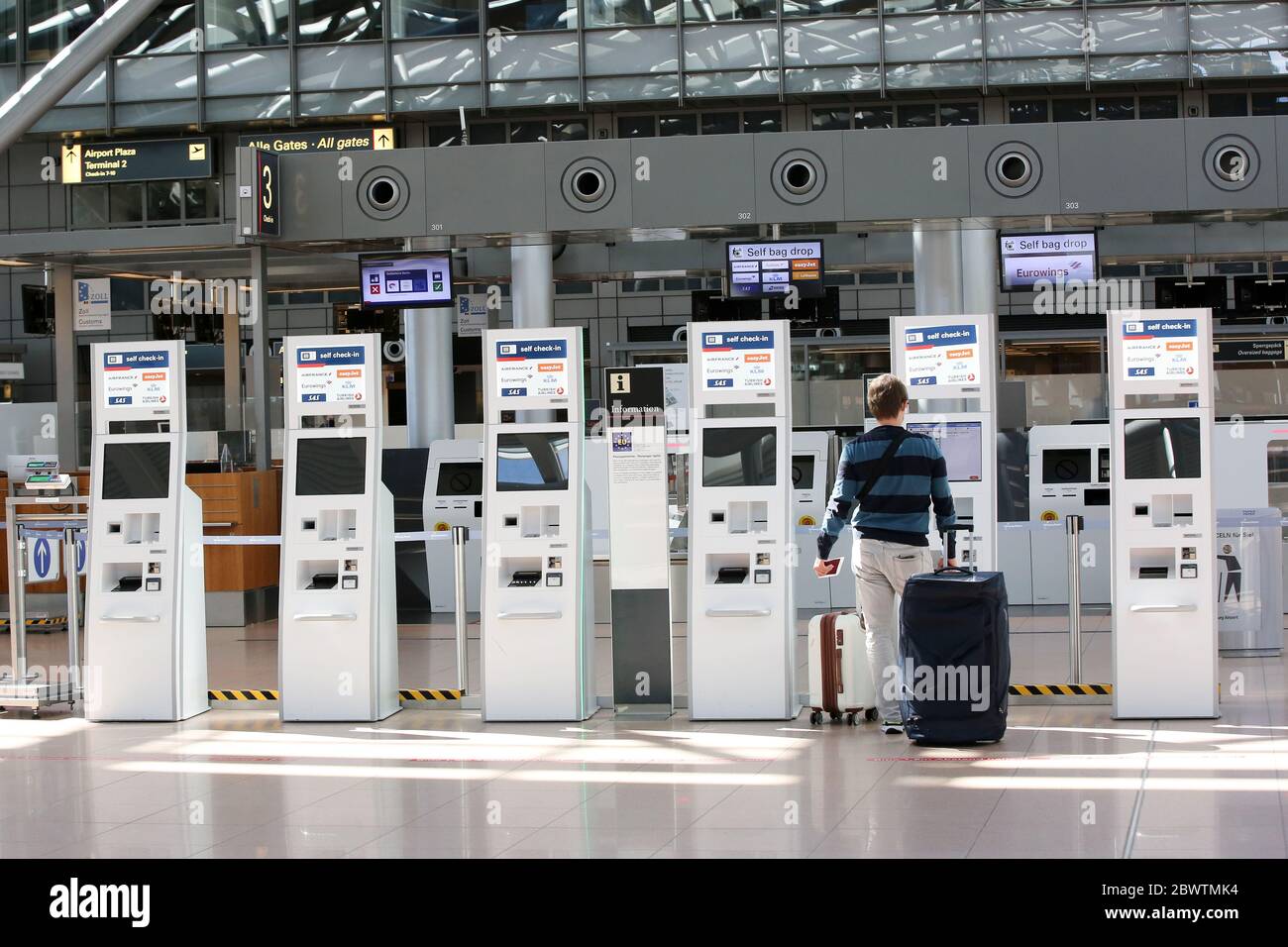 Check stands hi-res stock photography and images - Alamy