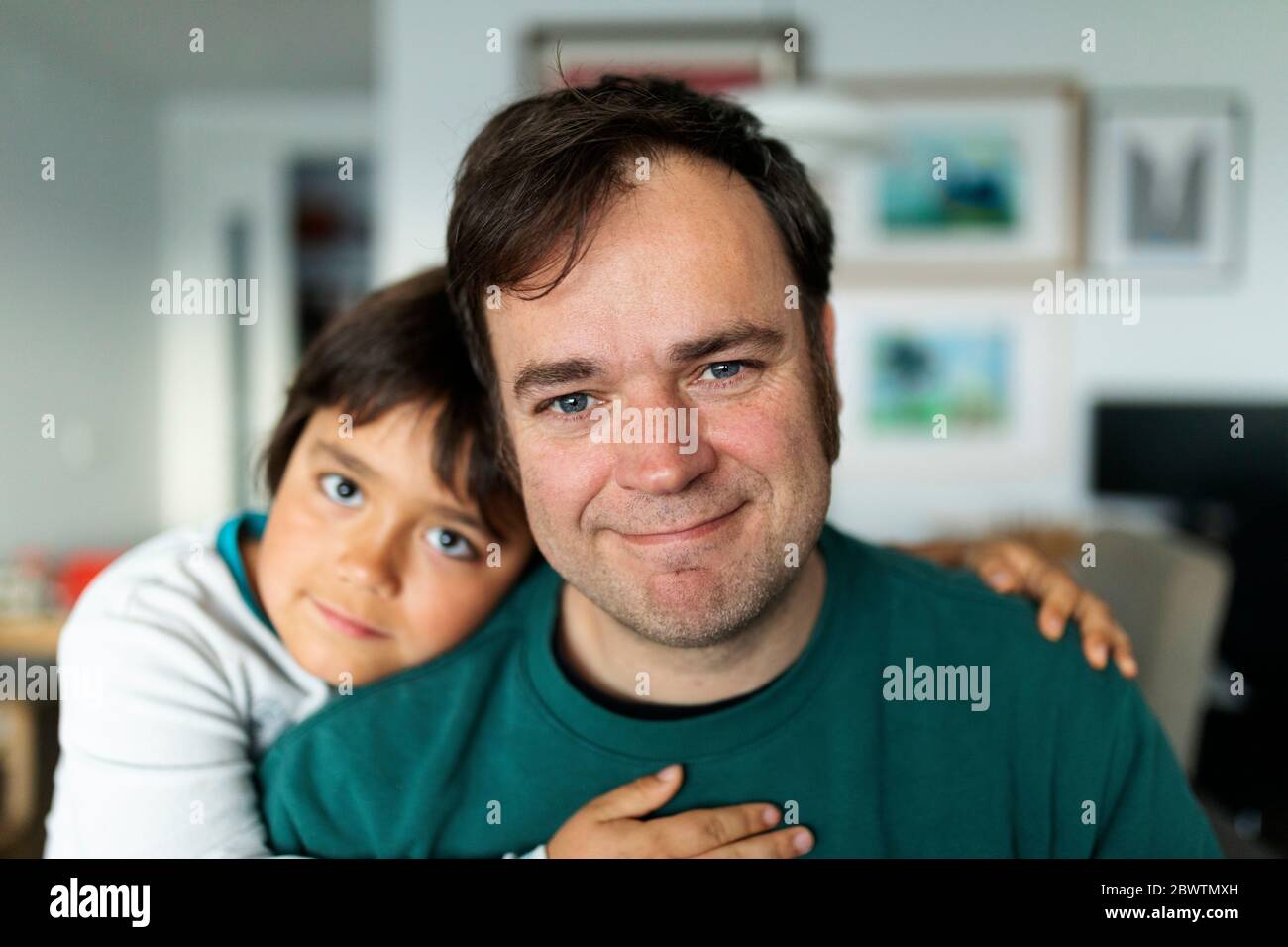 Portrait of father at home with his son Stock Photo - Alamy
