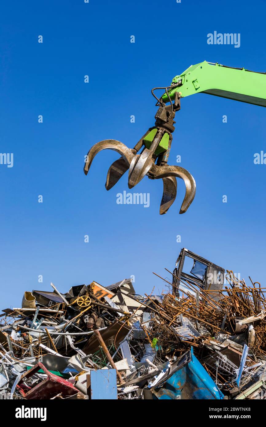 Excavator in scrap metal recycling hi-res stock photography and images ...