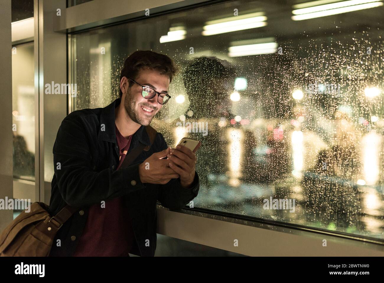 Smartphone use at night hi-res stock photography and images - Alamy