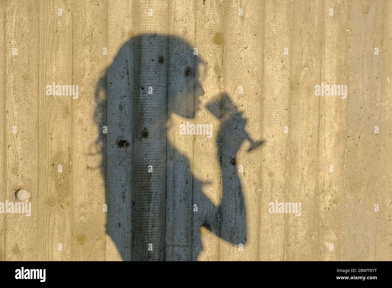 Silhouette girl wine glass hi-res stock photography and images - Alamy