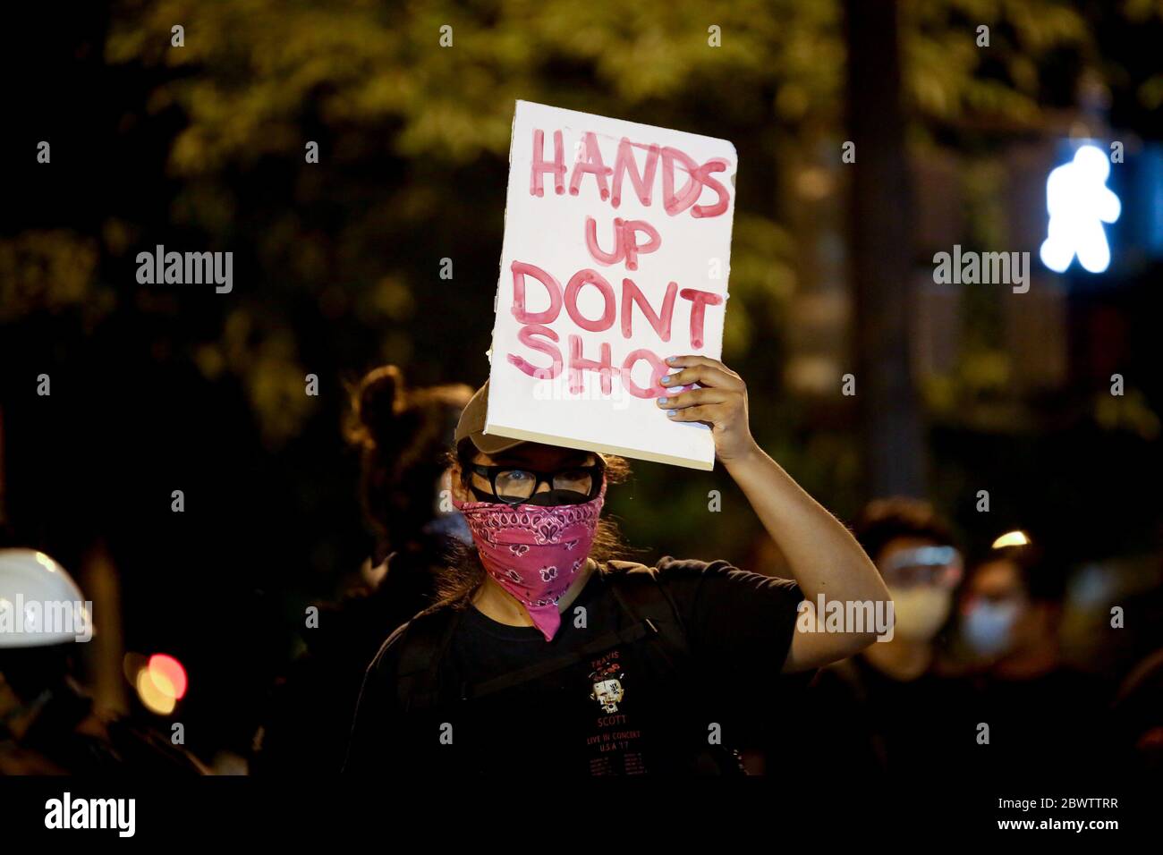 Standoff 2 hi-res stock photography and images - Alamy