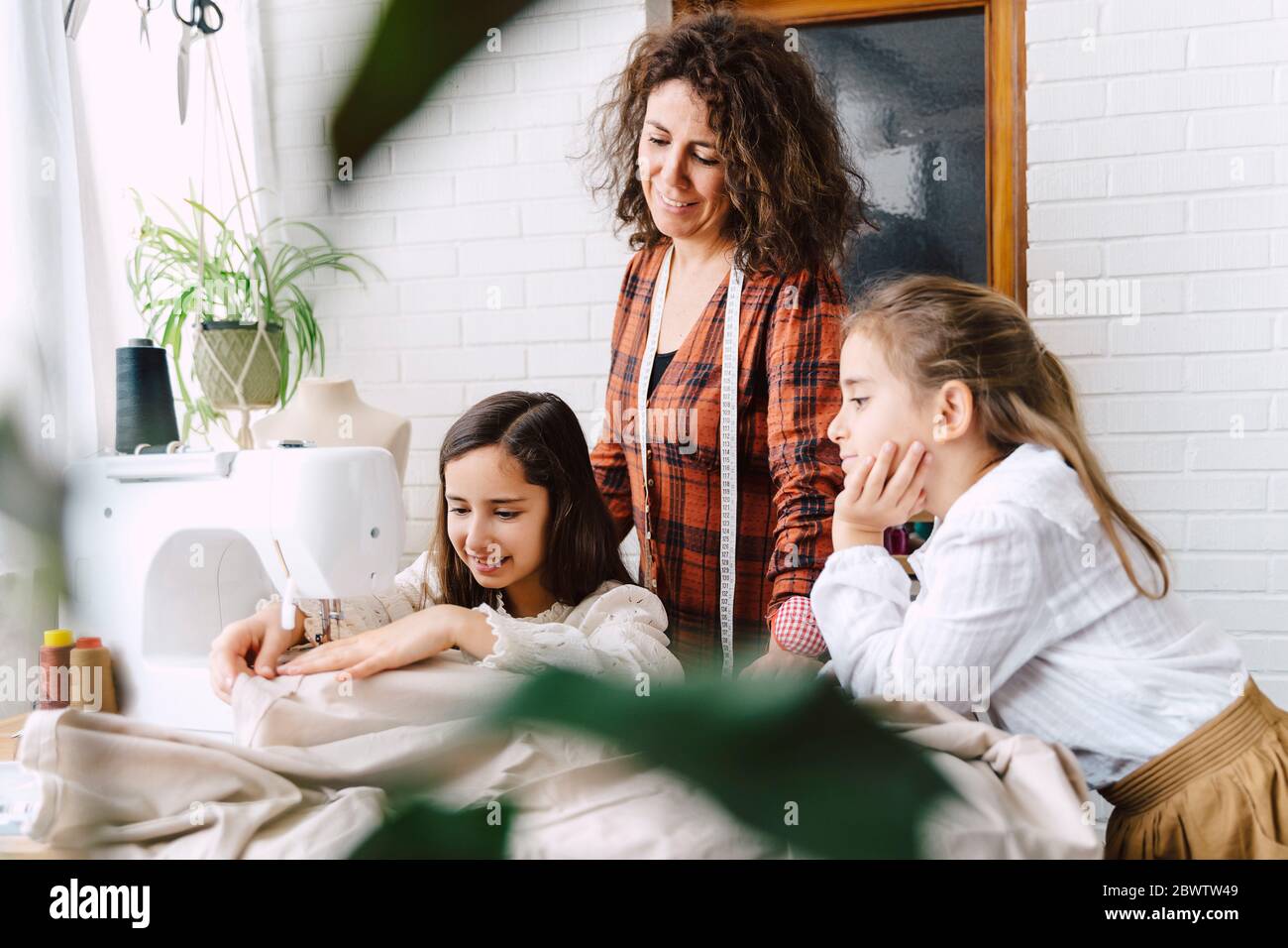 Sewing group home hi-res stock photography and images - Alamy