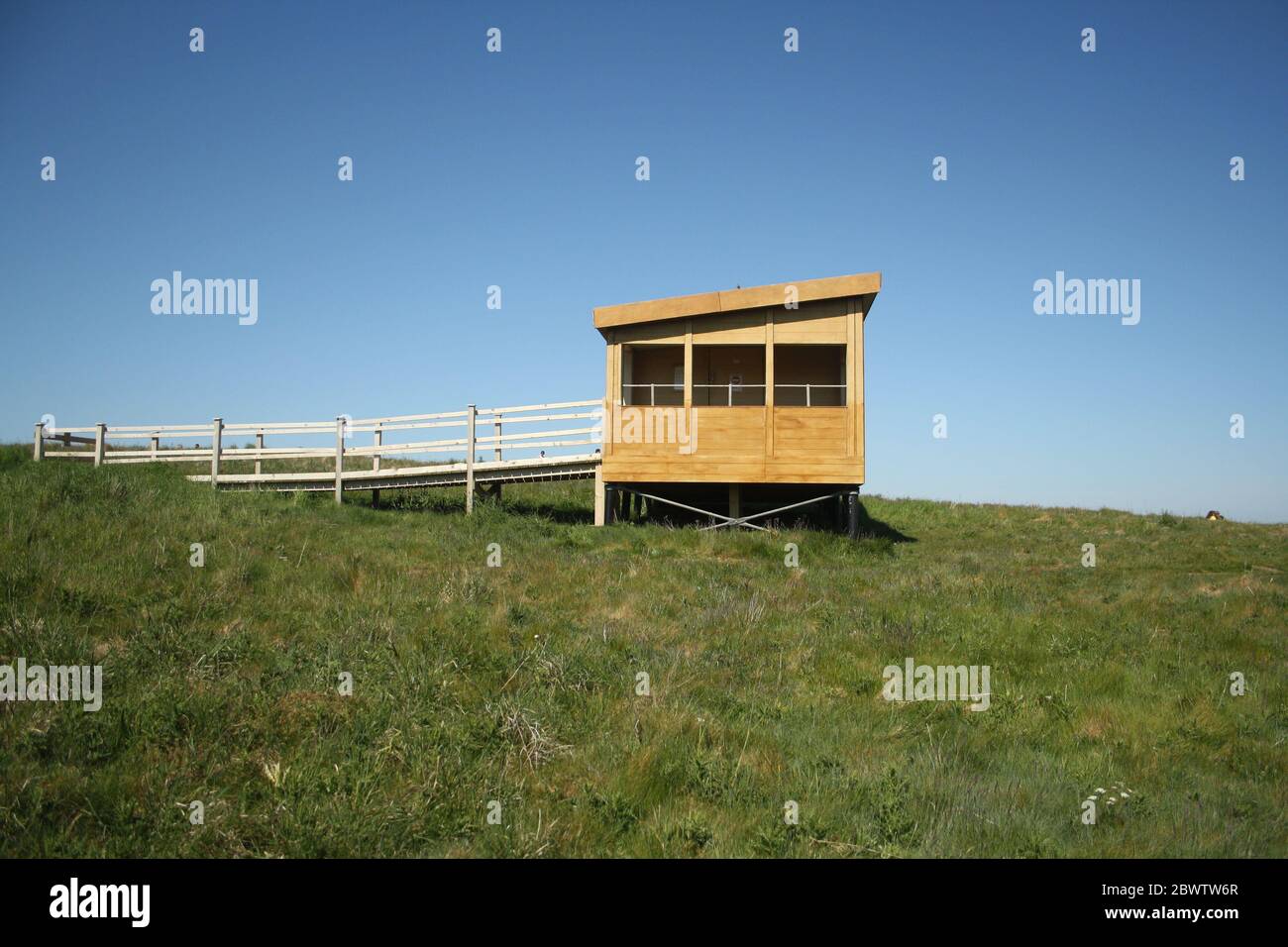 Wooden lookout tower cabin hi-res stock photography and images - Alamy