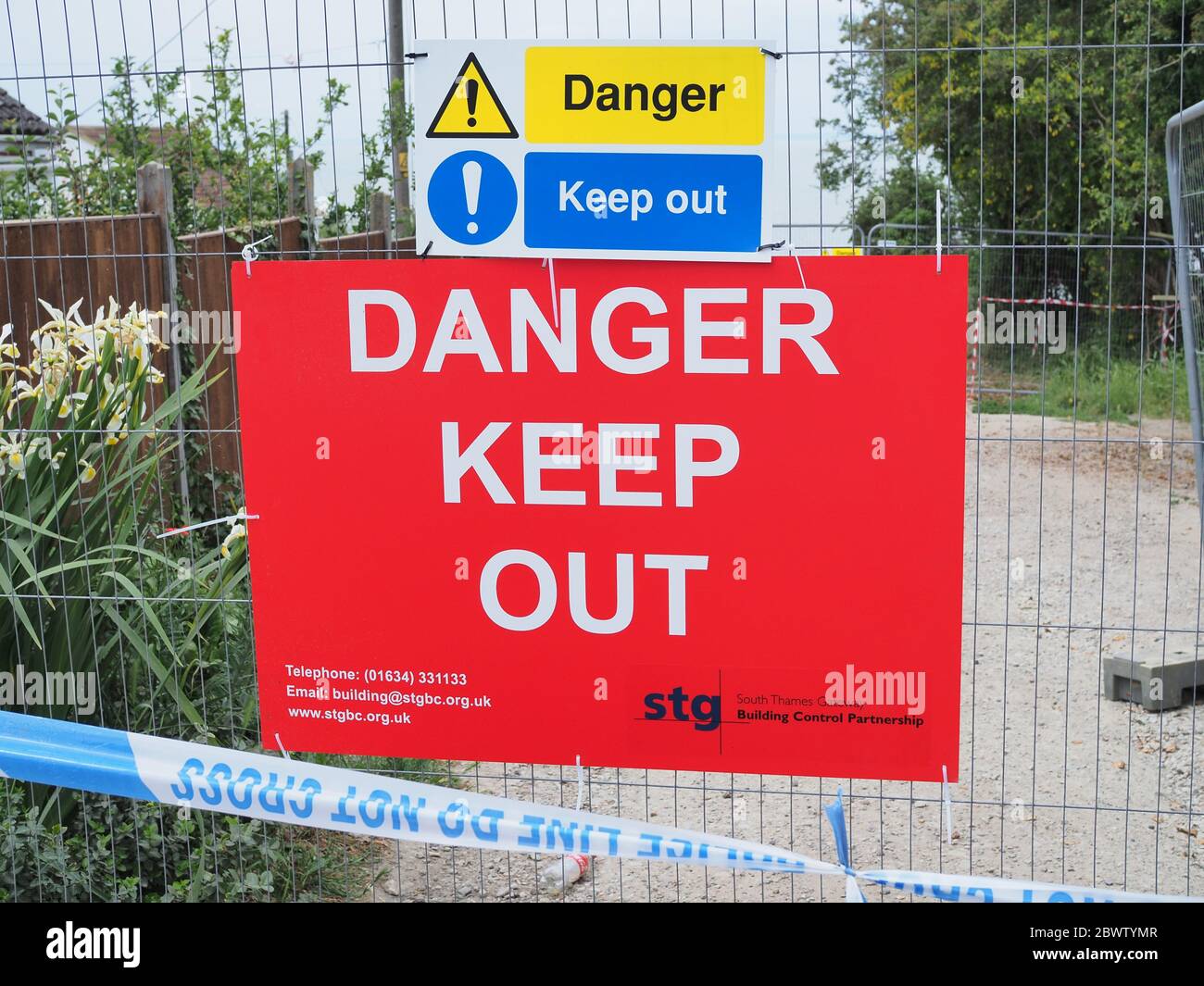 Danger keep out sign collapsed hi-res stock photography and images - Alamy