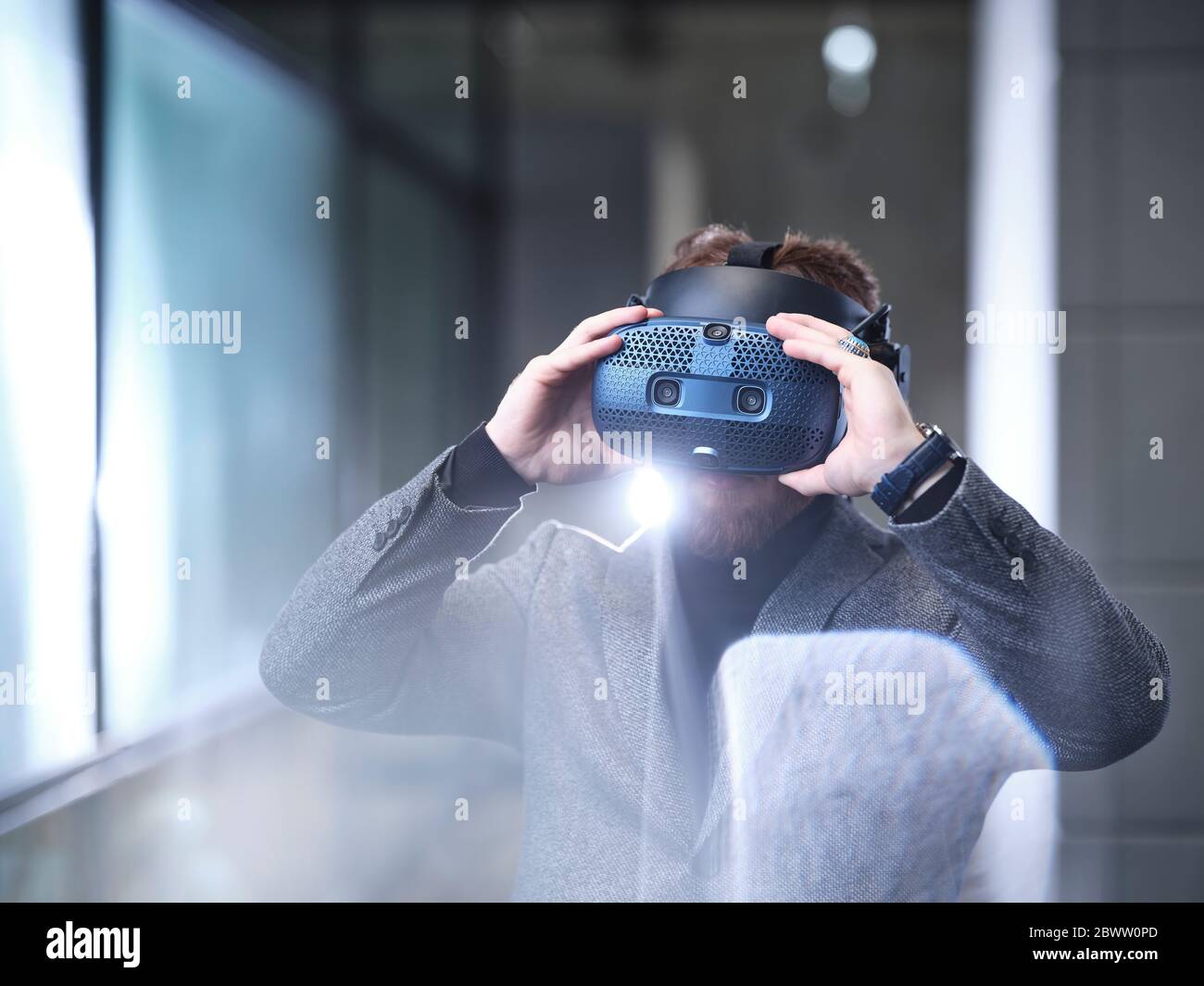 Man wearing modern smart hi-res stock photography and images - Alamy