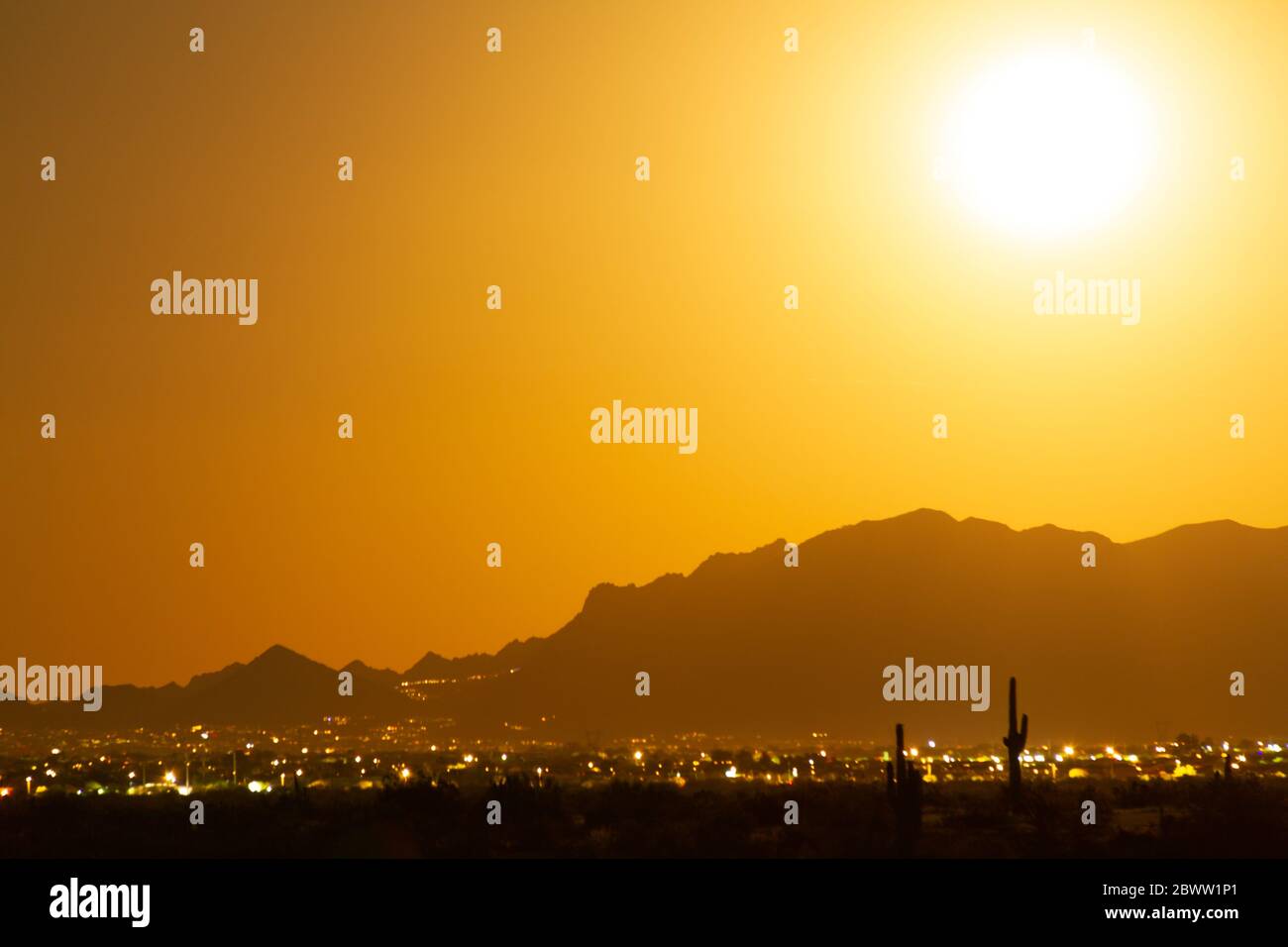 Moon rising on desert hi-res stock photography and images - Alamy