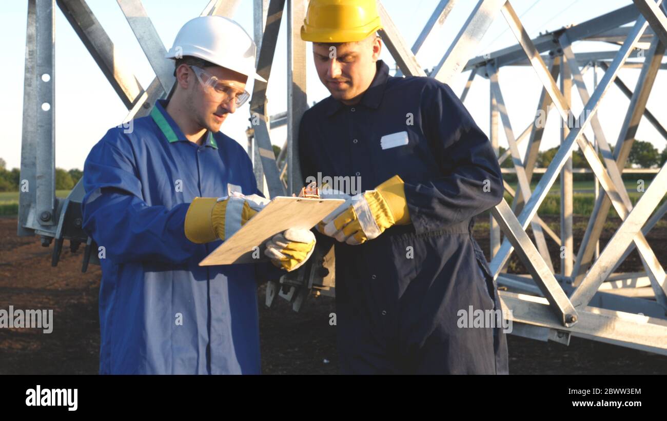 Electrical engineer india hi-res stock photography and images - Alamy