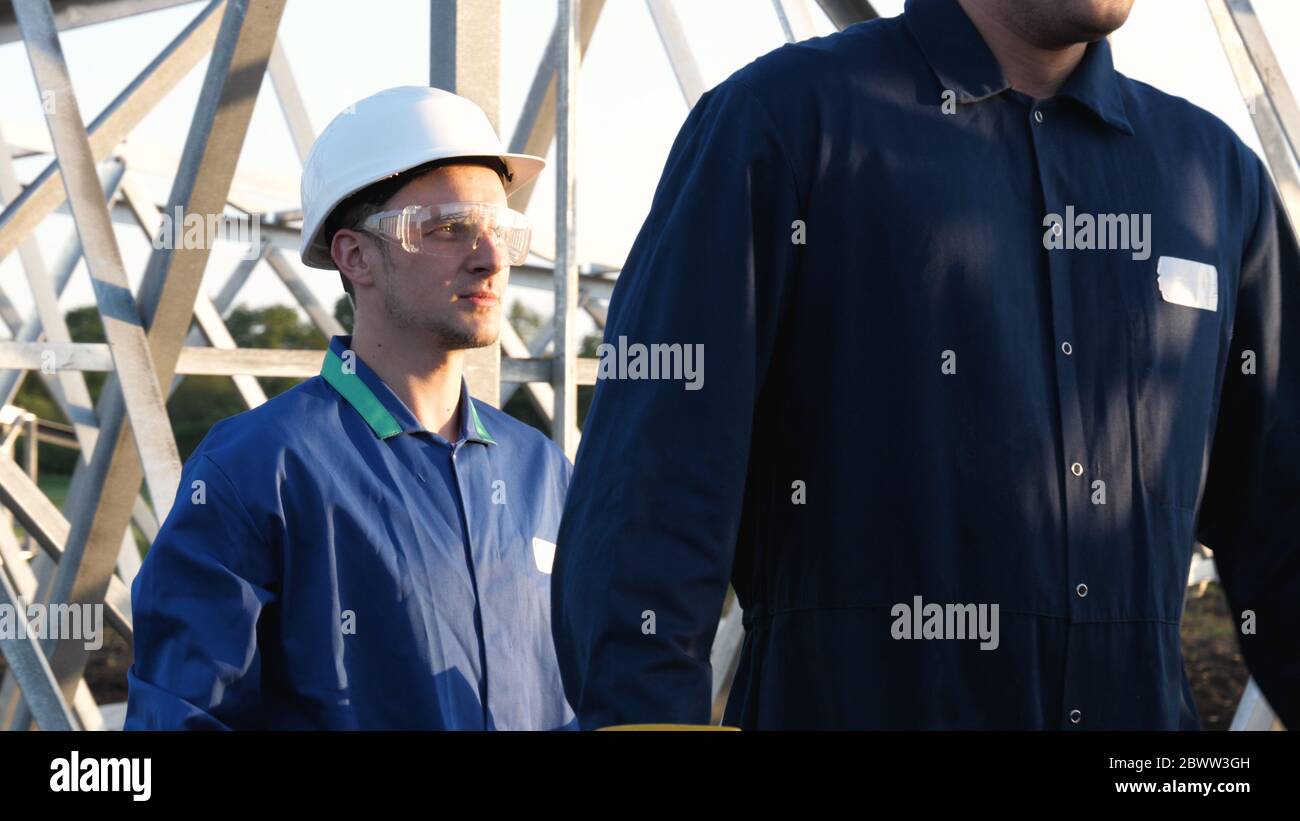 Electrical engineer india hi-res stock photography and images - Alamy
