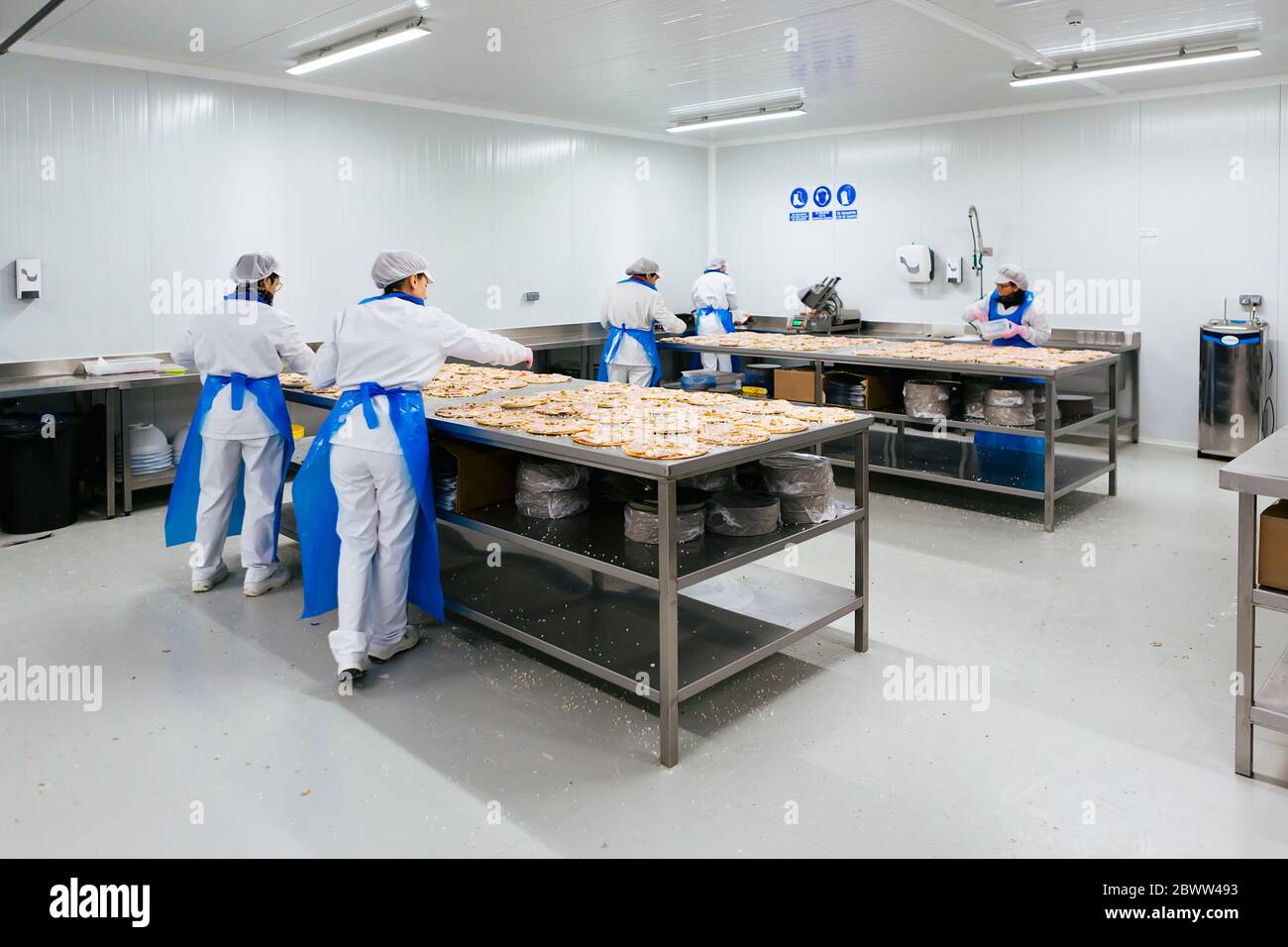 Pizza production plant hi-res stock photography and images - Alamy