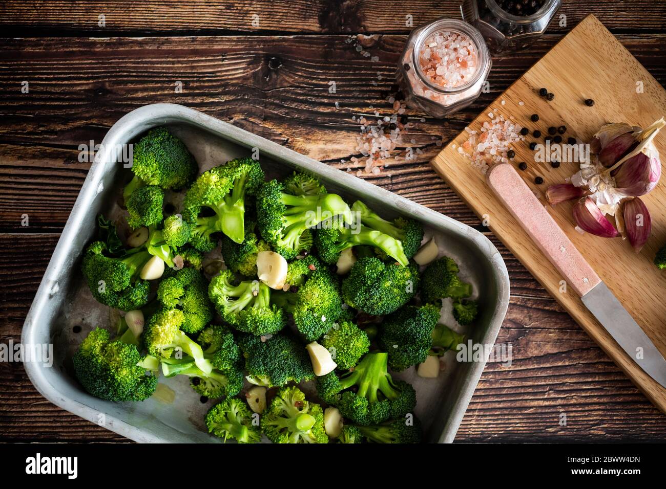 Baking pan with chopped broccoli and garlic Stock Photo - Alamy