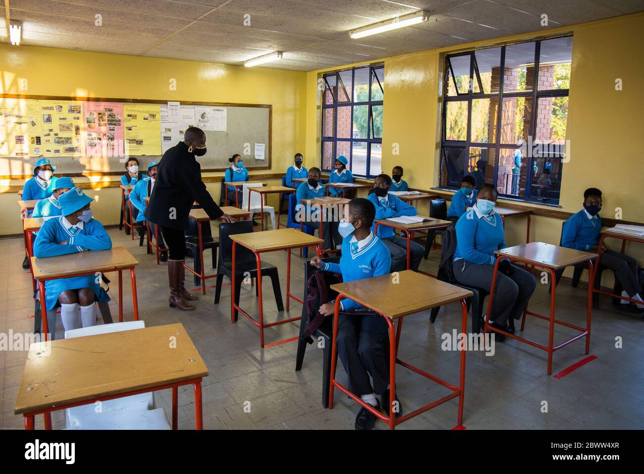 Students observe social distancing hi-res stock photography and images ...