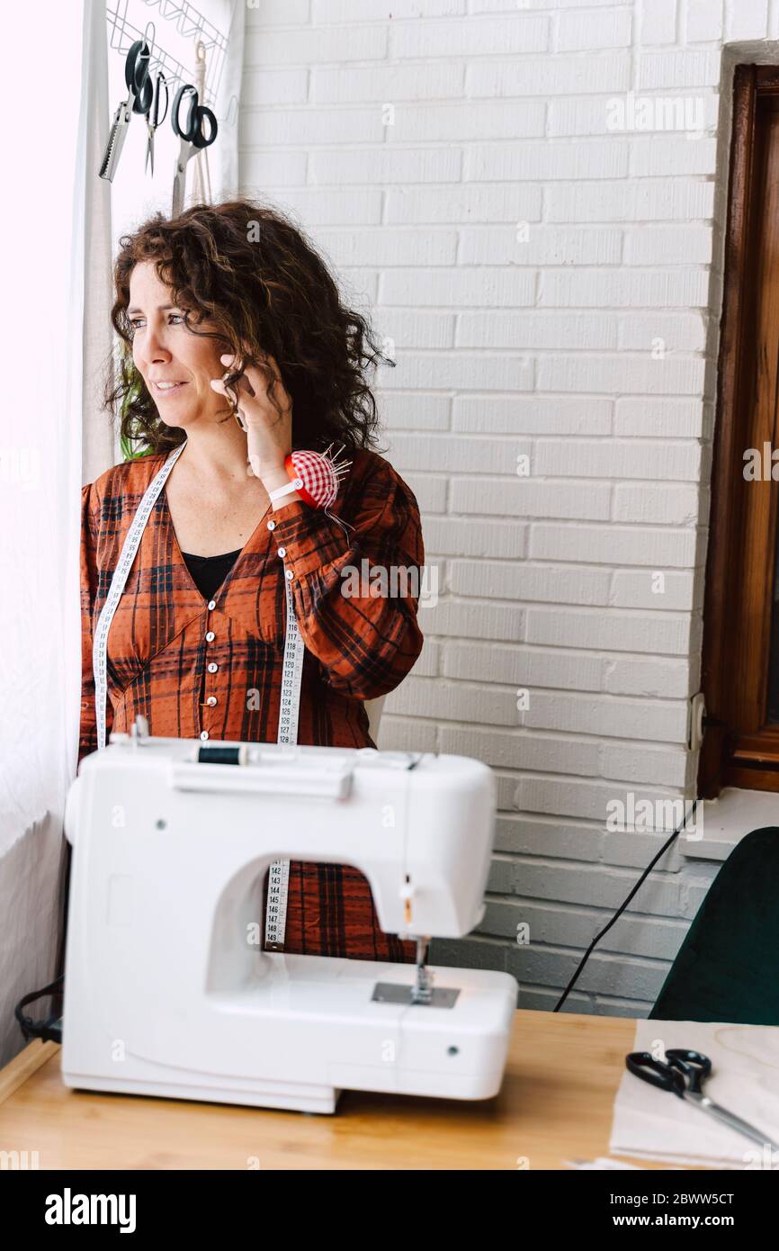 Woman sewing machine hi-res stock photography and images - Alamy
