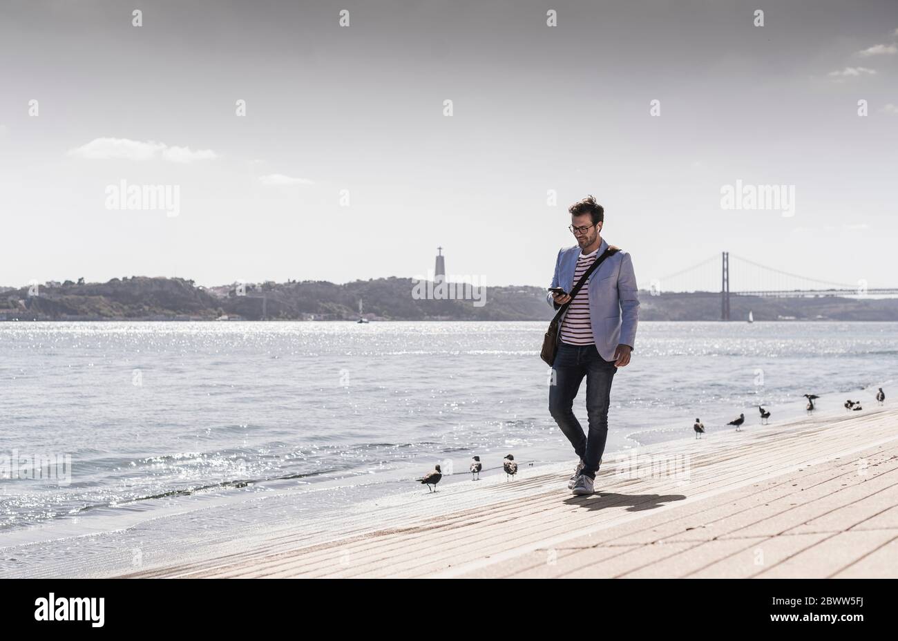 People walking on waterfront hi-res stock photography and images - Alamy