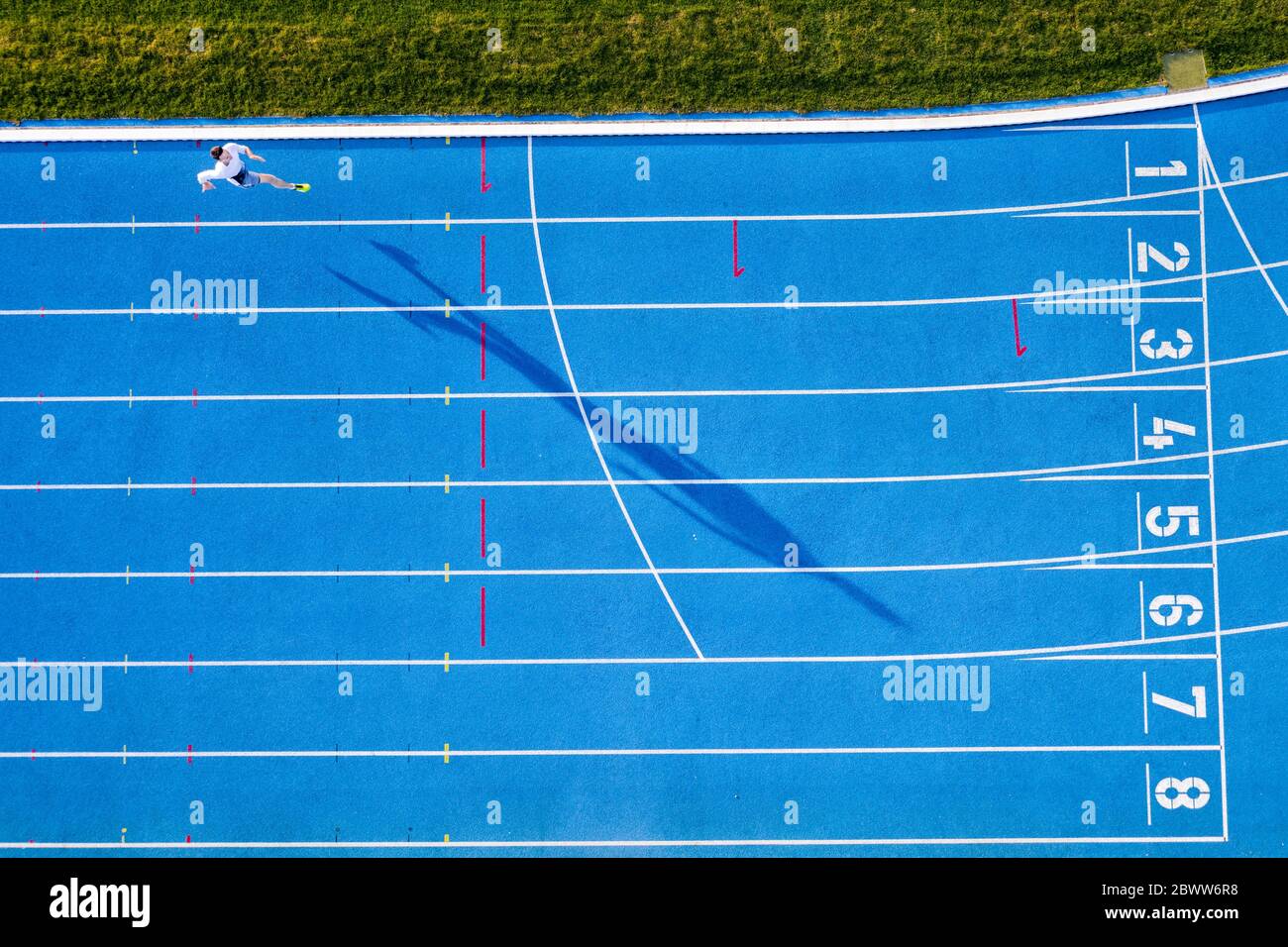 Running track top view hi-res stock photography and images - Alamy