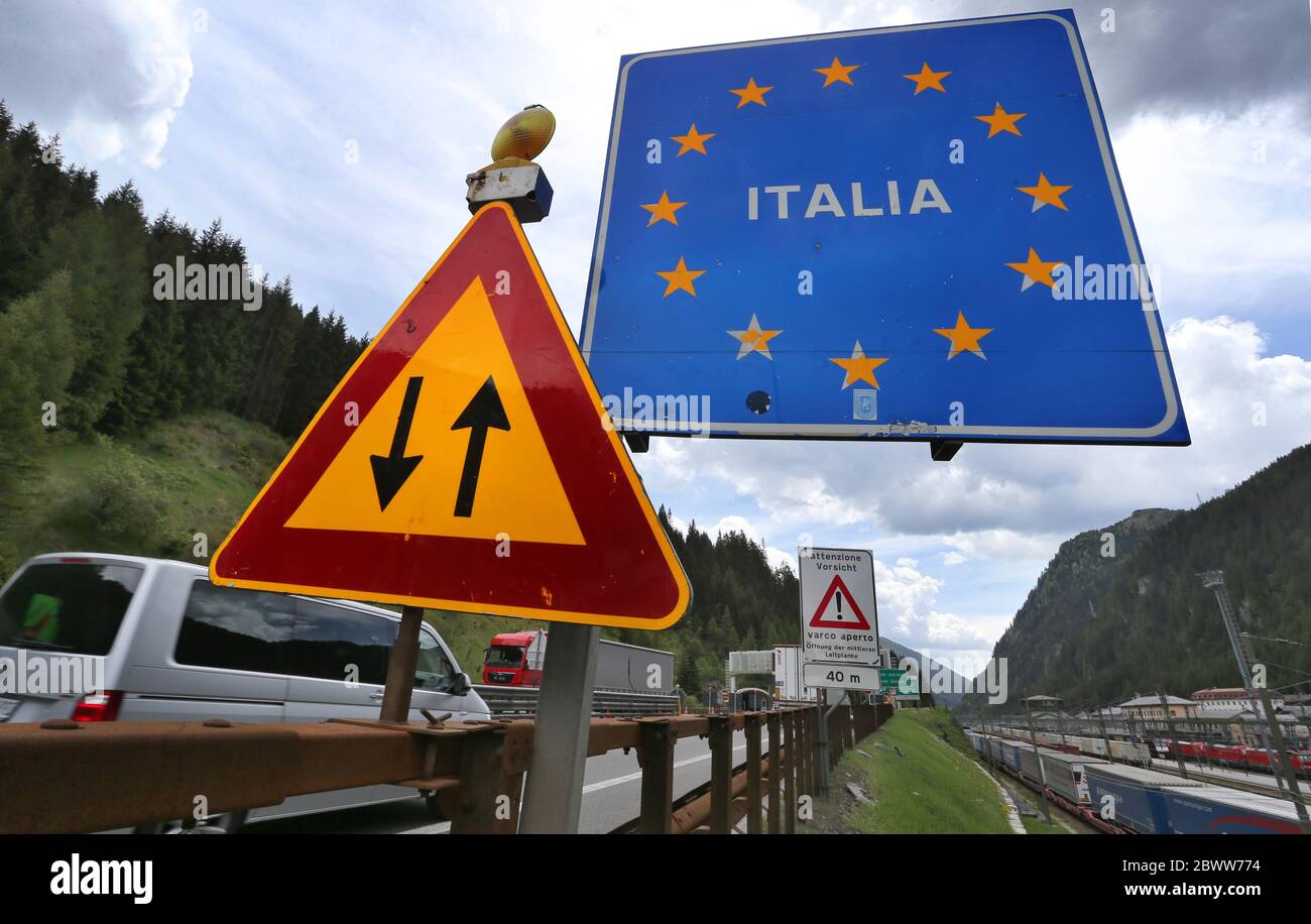 Austrian italian border hi-res stock photography and images - Alamy