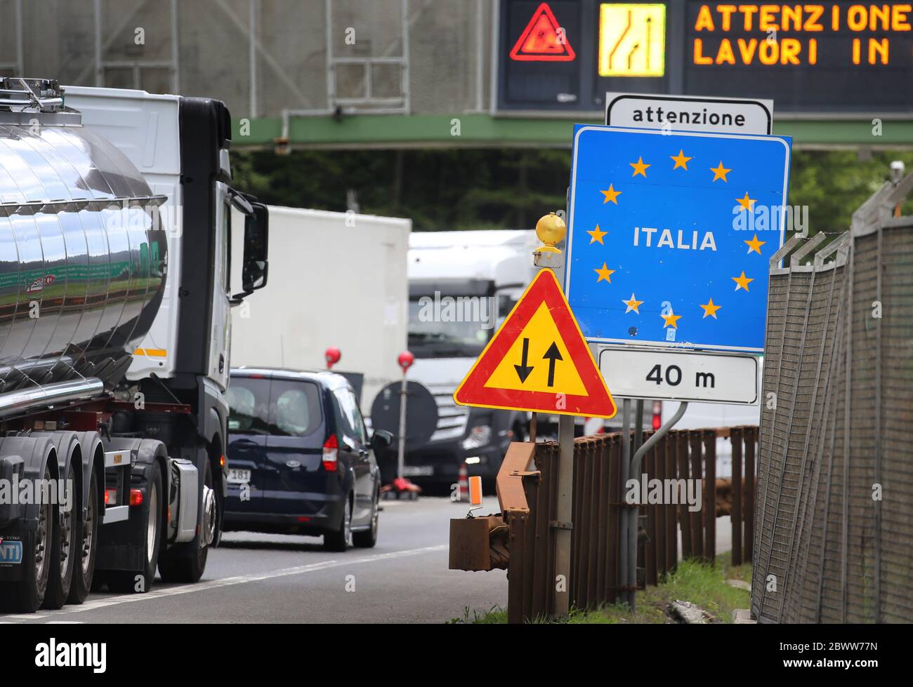 Austrian italian border hi-res stock photography and images - Alamy