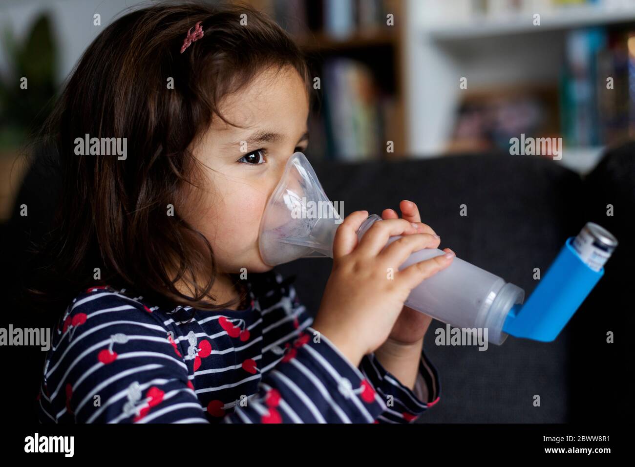 Inhaler children hi-res stock photography and images - Alamy