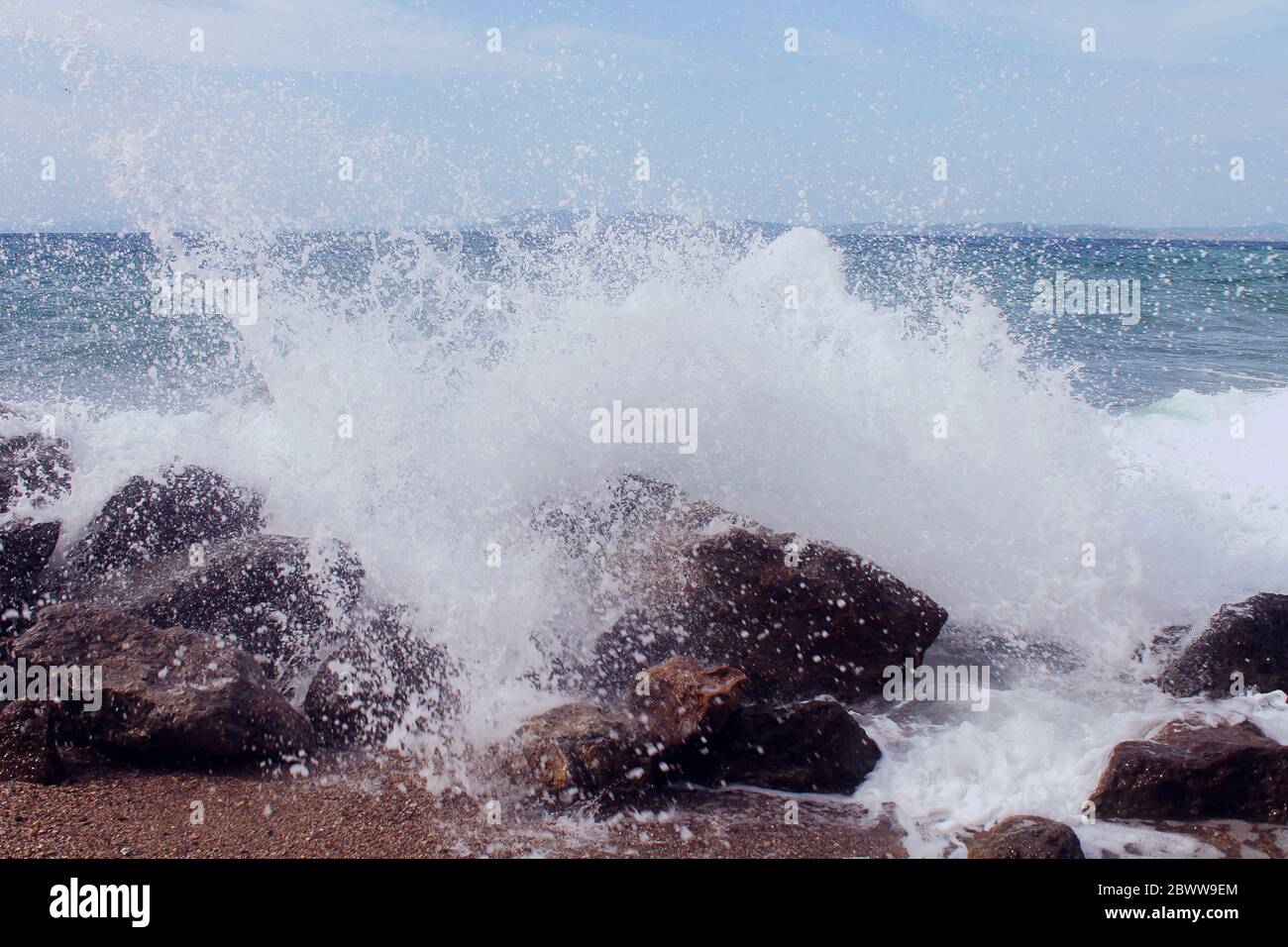 Breaking waves on rocks Stock Photo - Alamy