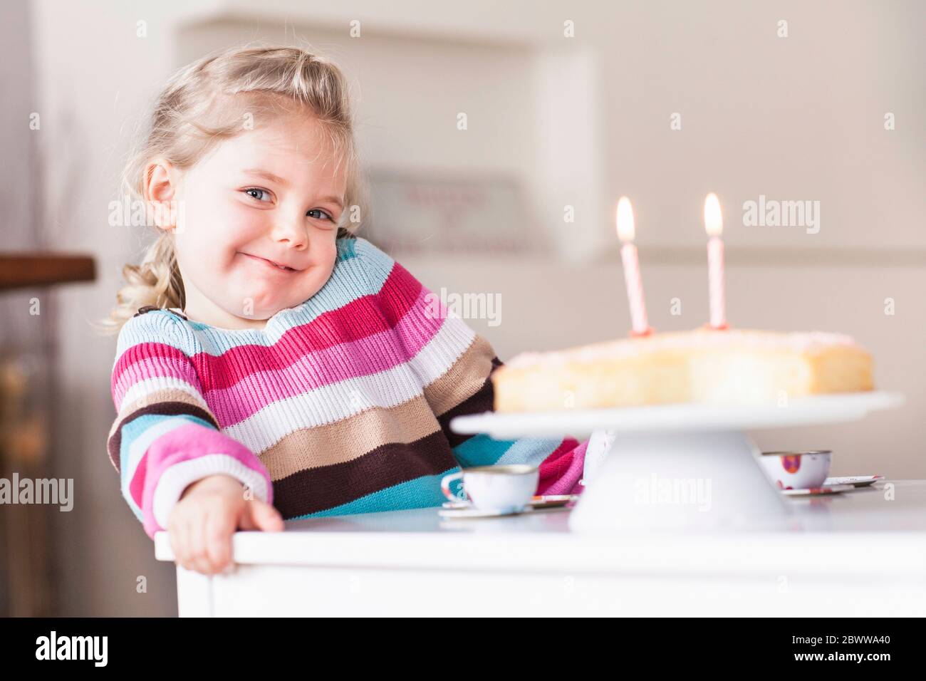 Child looking at birthday cake hi-res stock photography and images - Alamy