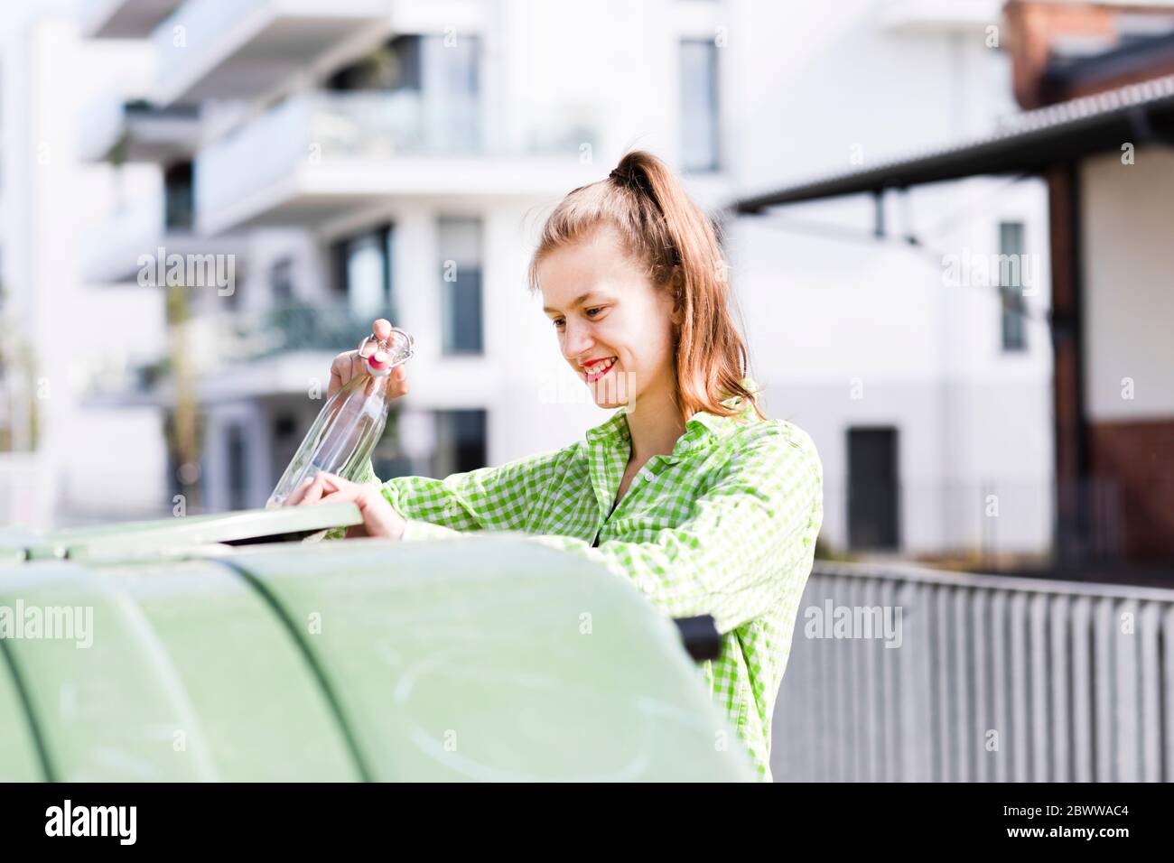Person throwing away garbage hi-res stock photography and images - Alamy