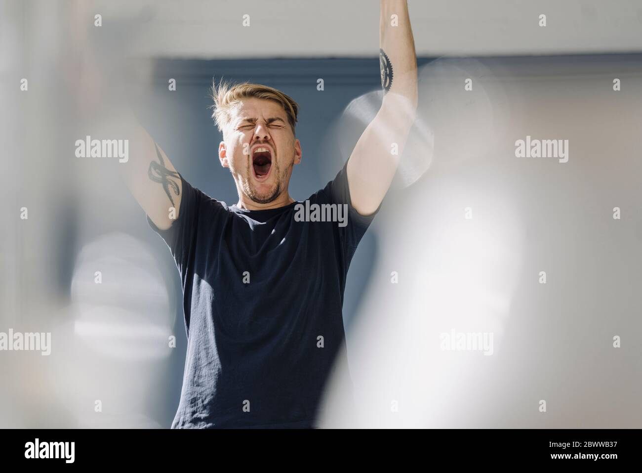 Portrait of a screaming man Stock Photo - Alamy