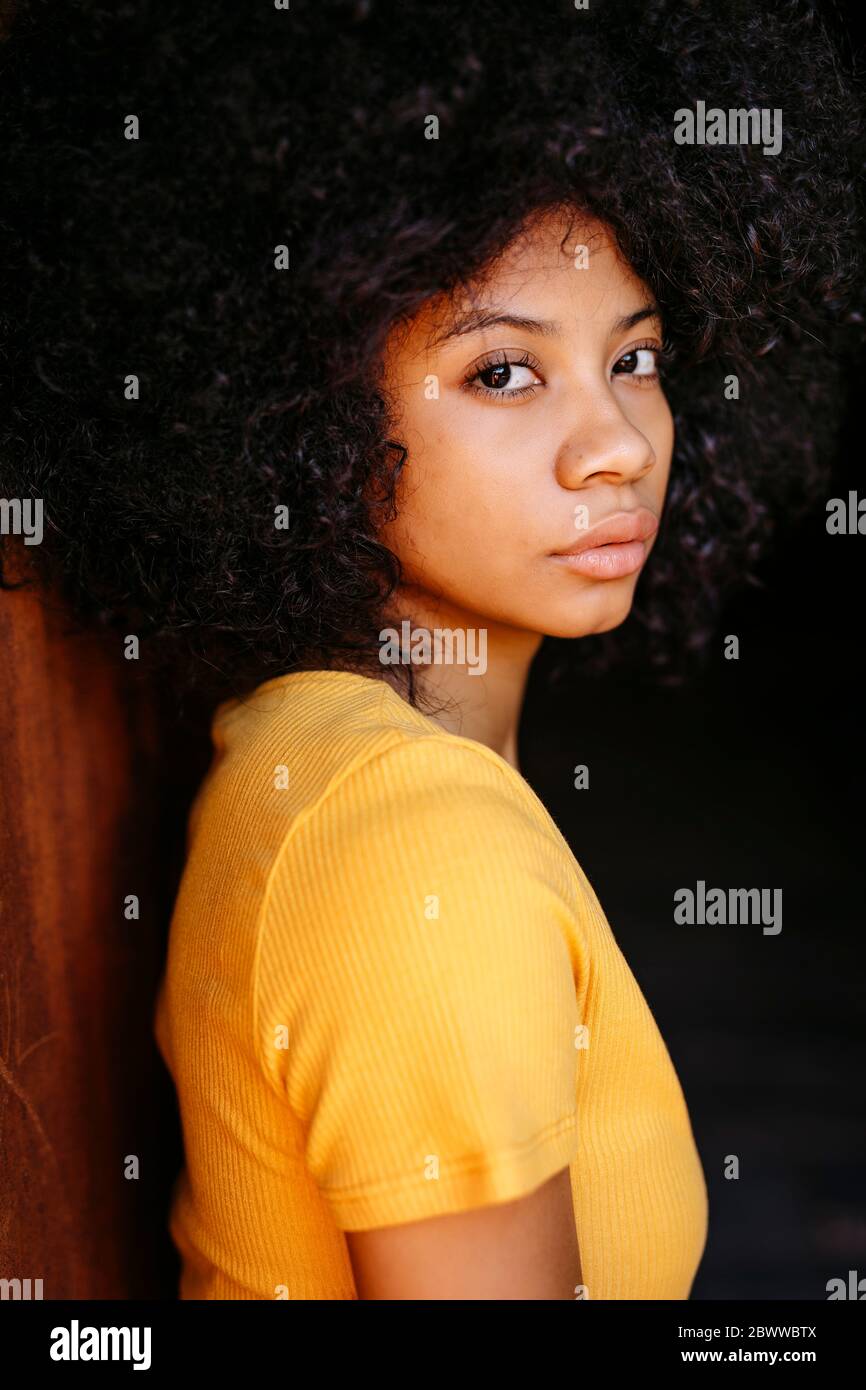 Woman in yellow shirt hi-res stock photography and images - Alamy