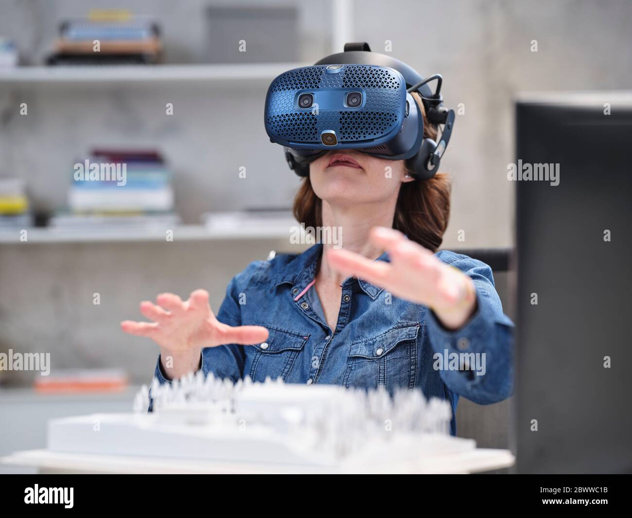 Developer wearing vr headset hi-res stock photography and images - Alamy