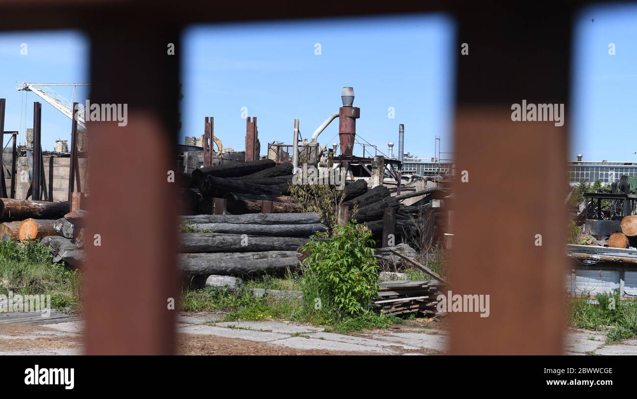 Loitz, Germany. 03rd June, 2020. A major fire on the premises of a wood ...