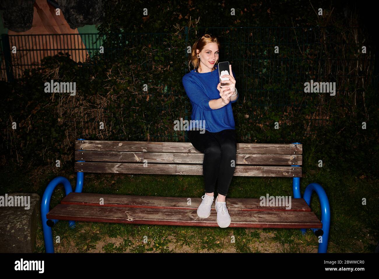 Photographing at night hi-res stock photography and images - Alamy