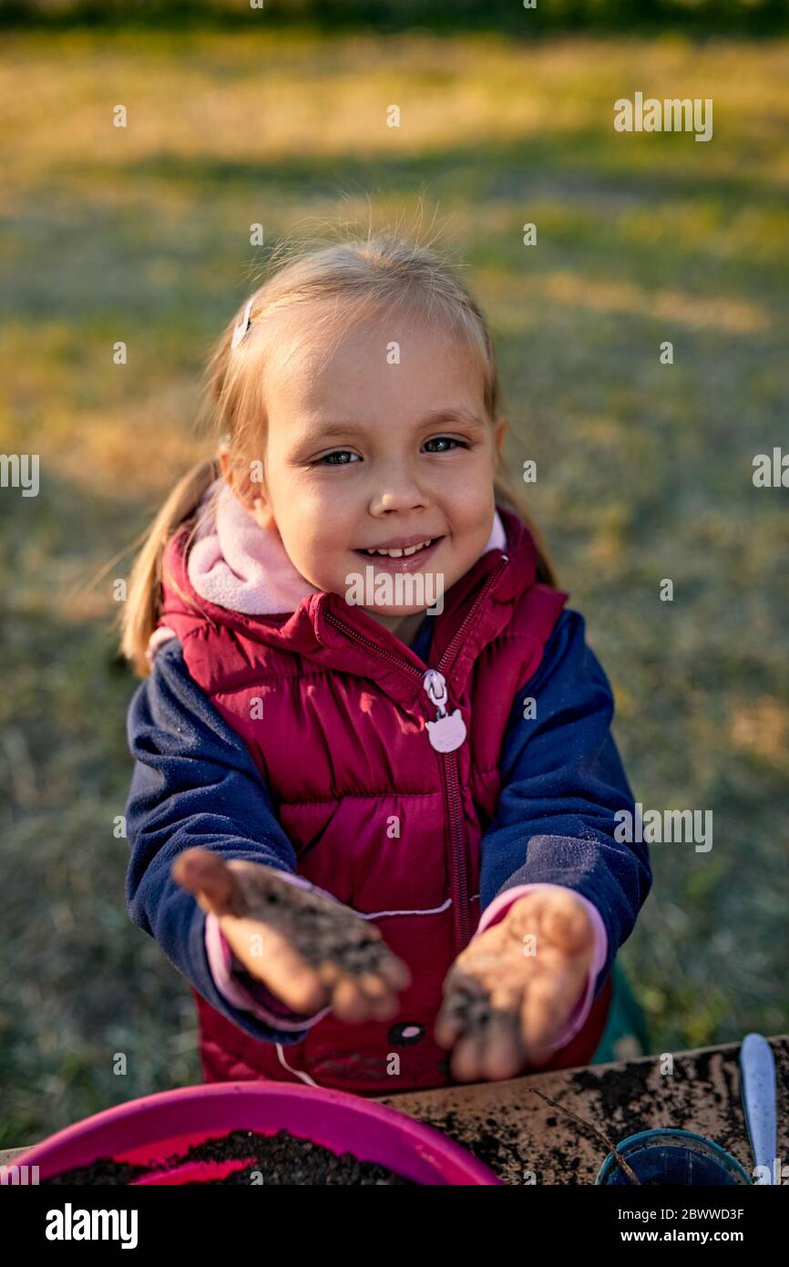 Portrait of smiling girl showing her dirty hands from gardening Stock ...