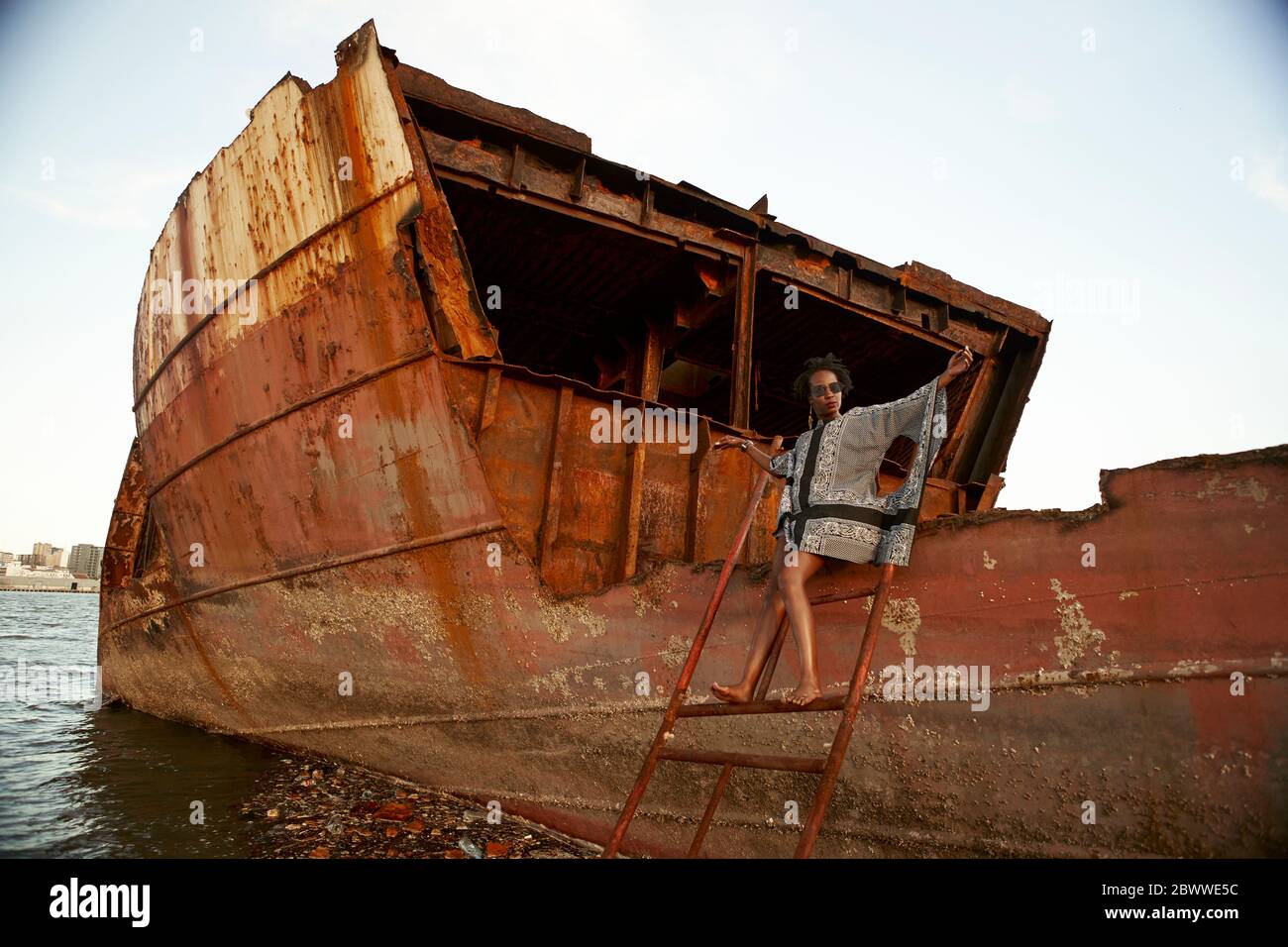 Full dress ship hi-res stock photography and images - Alamy