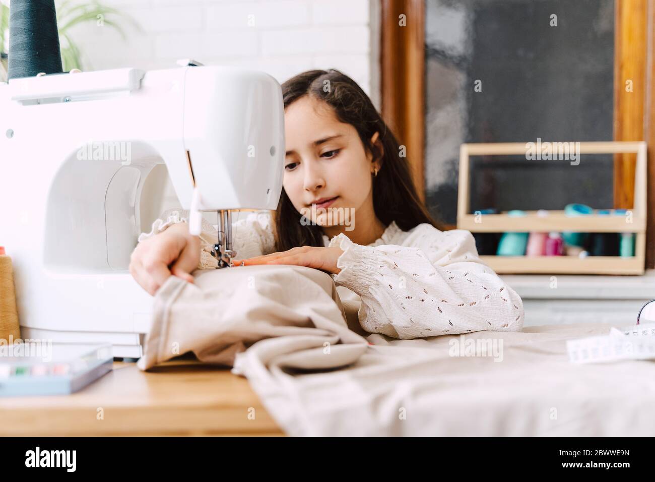 Girl sewing machine hi-res stock photography and images - Alamy