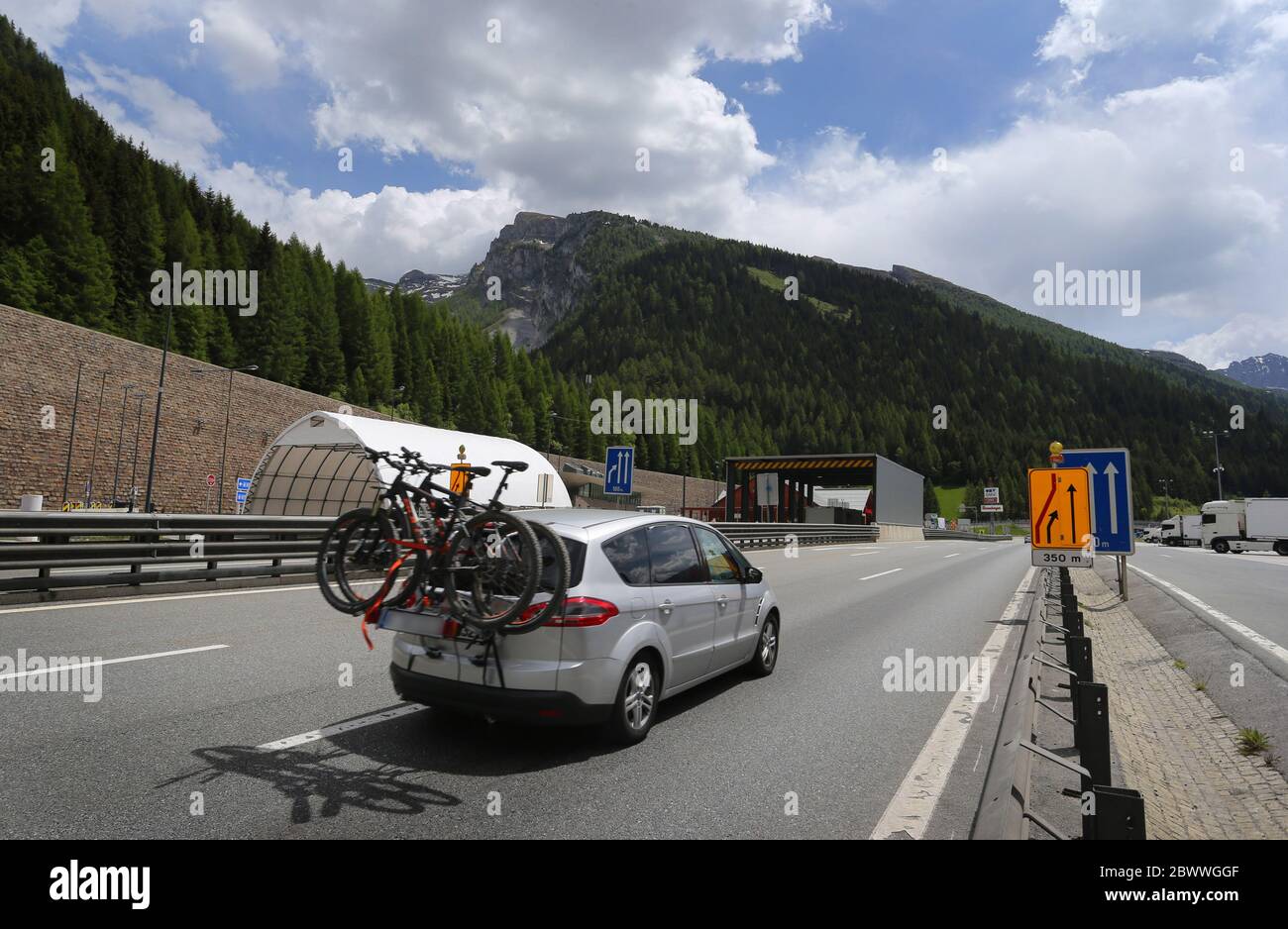 Brenner, Italy. 03rd June, 2020. A car from Germany passes the Austrian ...