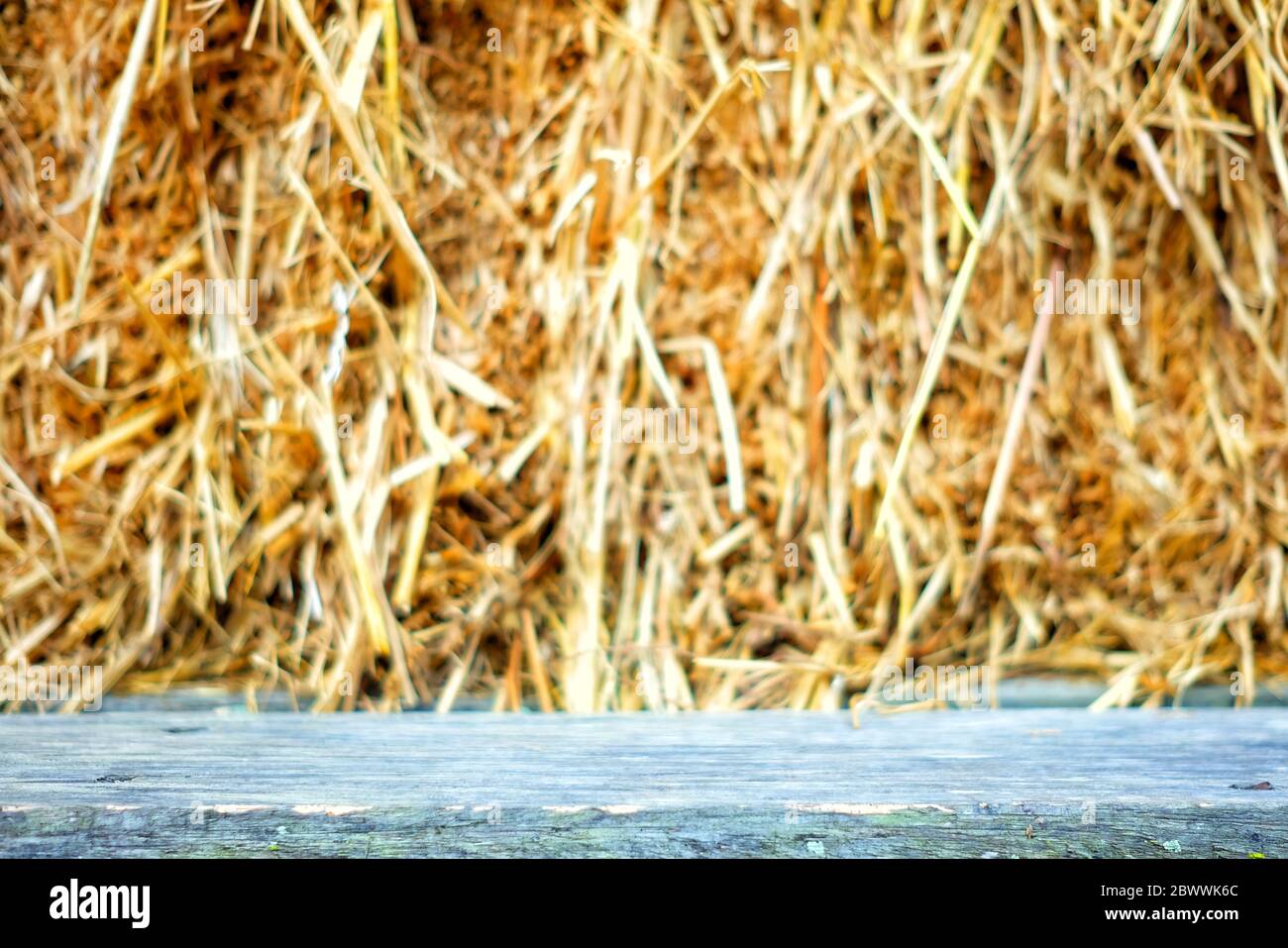 Straw bale table hi-res stock photography and images - Alamy