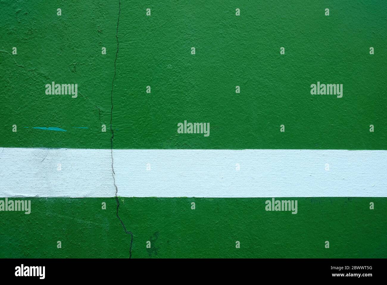 Line green wall hi-res stock photography and images - Alamy