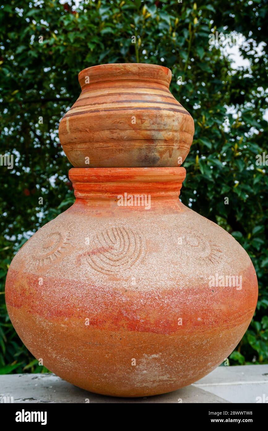 Matka clay pot hi-res stock photography and images - Alamy