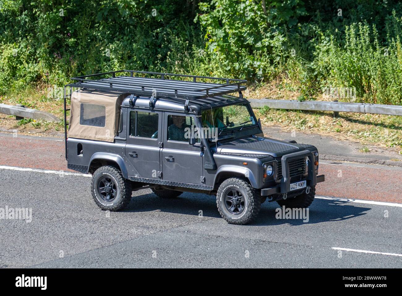 Land rover 110 xs defender 2 5td5 double cab hi-res stock photography and images - Alamy