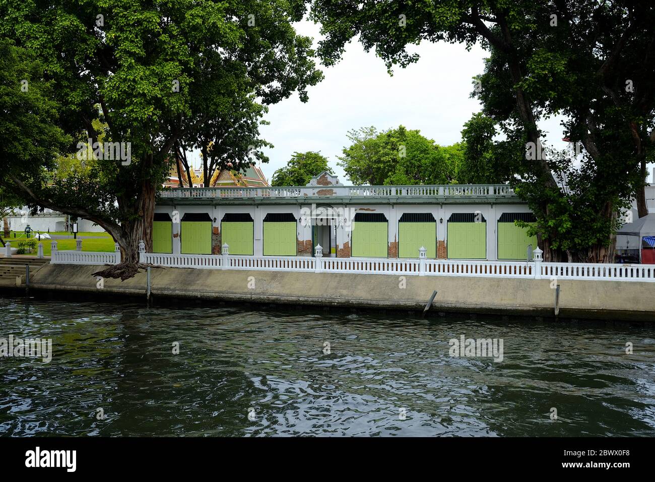 BANGKOK, THAILAND - JULY 31, 2019: Phraya Yannaprakas building and pier ...