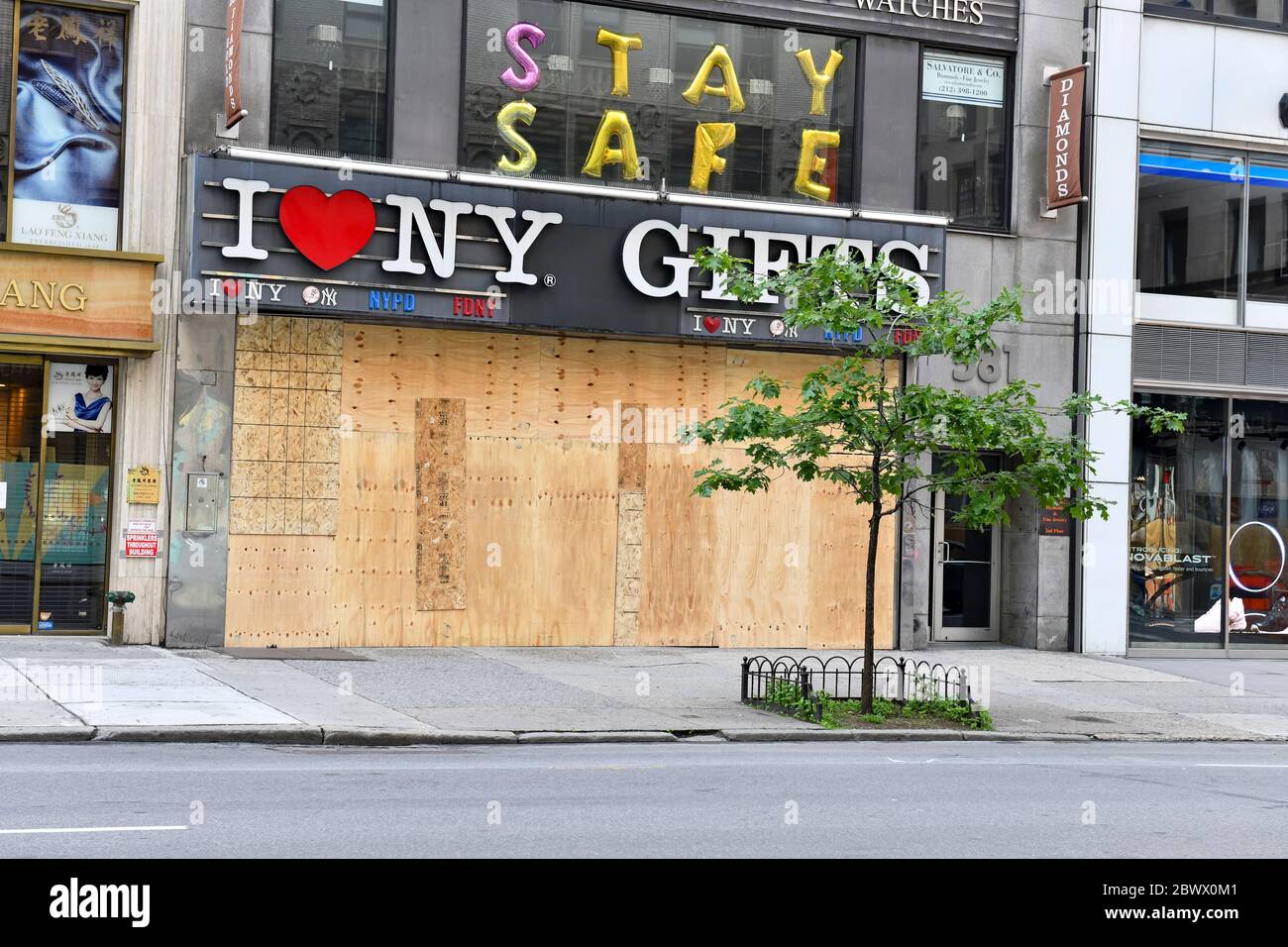 Retailers in NYC already strained by COVID-19 shutdowns, board up ...