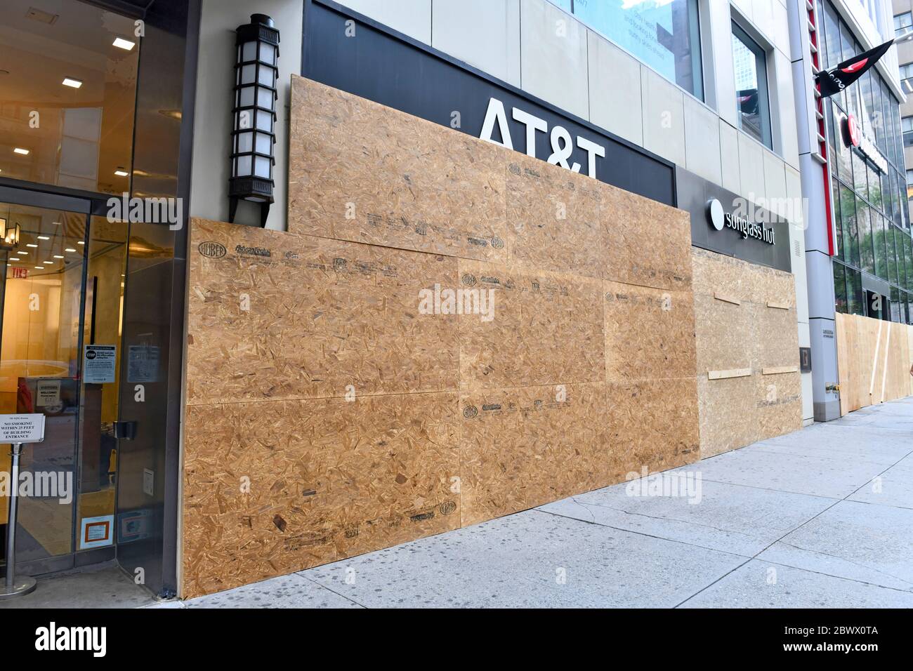 Retailers in NYC already strained by COVID-19 shutdowns, board up ...