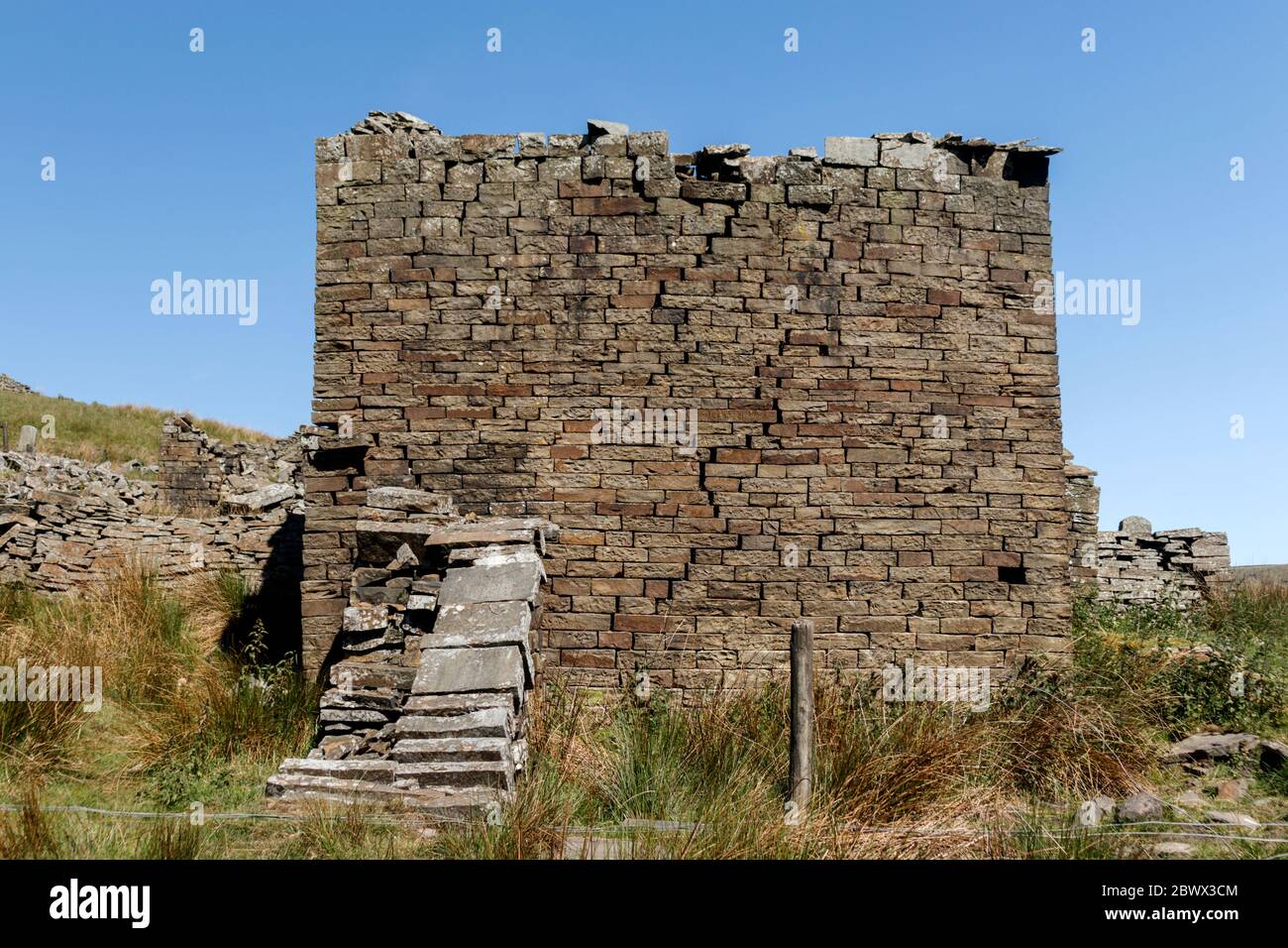 Ruined farmhouse on Haslingden Grane Stock Photo - Alamy