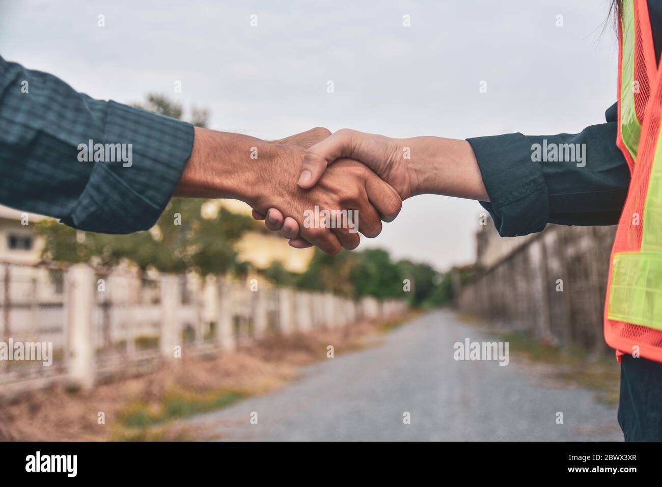 Engineering hands shake hi-res stock photography and images - Alamy