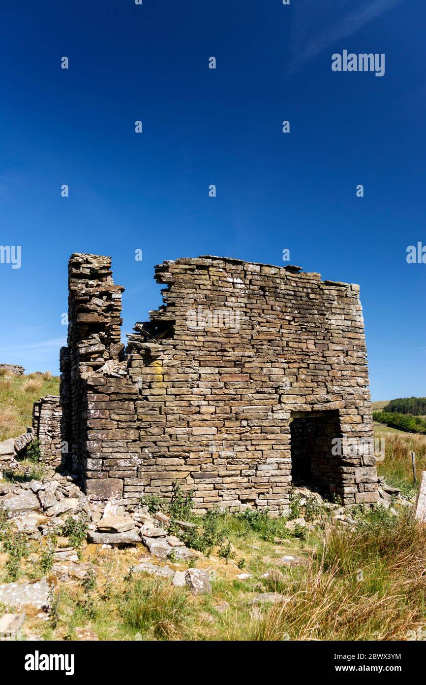 Ruined farmhouse hi-res stock photography and images - Alamy