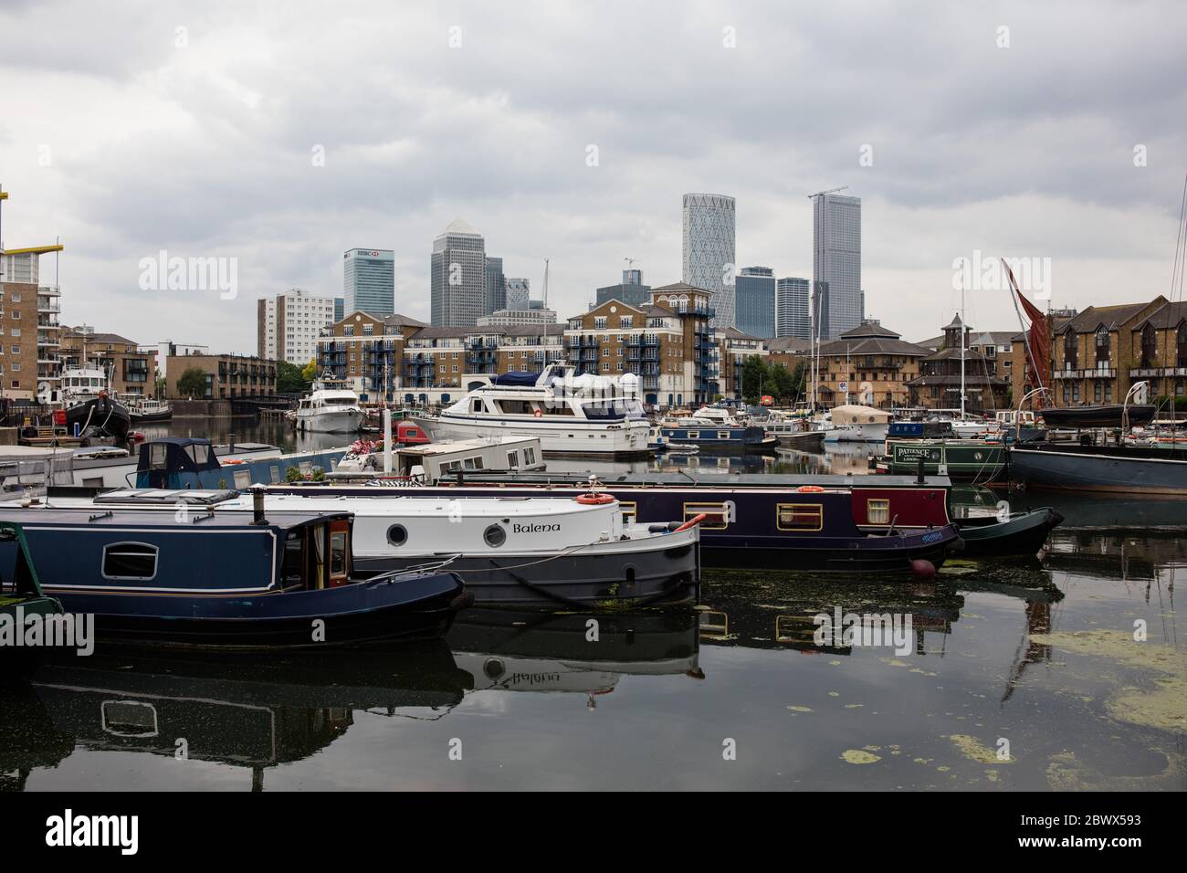 Limehouse marina and basin lock hi-res stock photography and images - Alamy