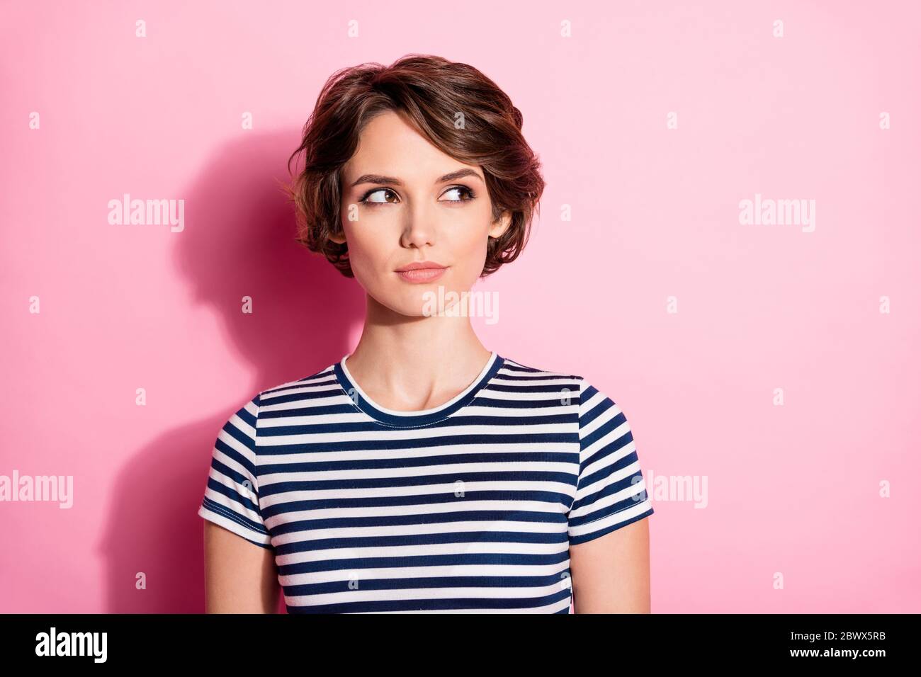 Closeup photo of attractive interested lady short hairdo clever eyes ...