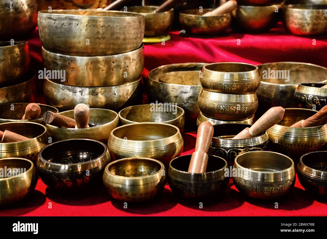 Tibetan singing bowls hi-res stock photography and images - Alamy