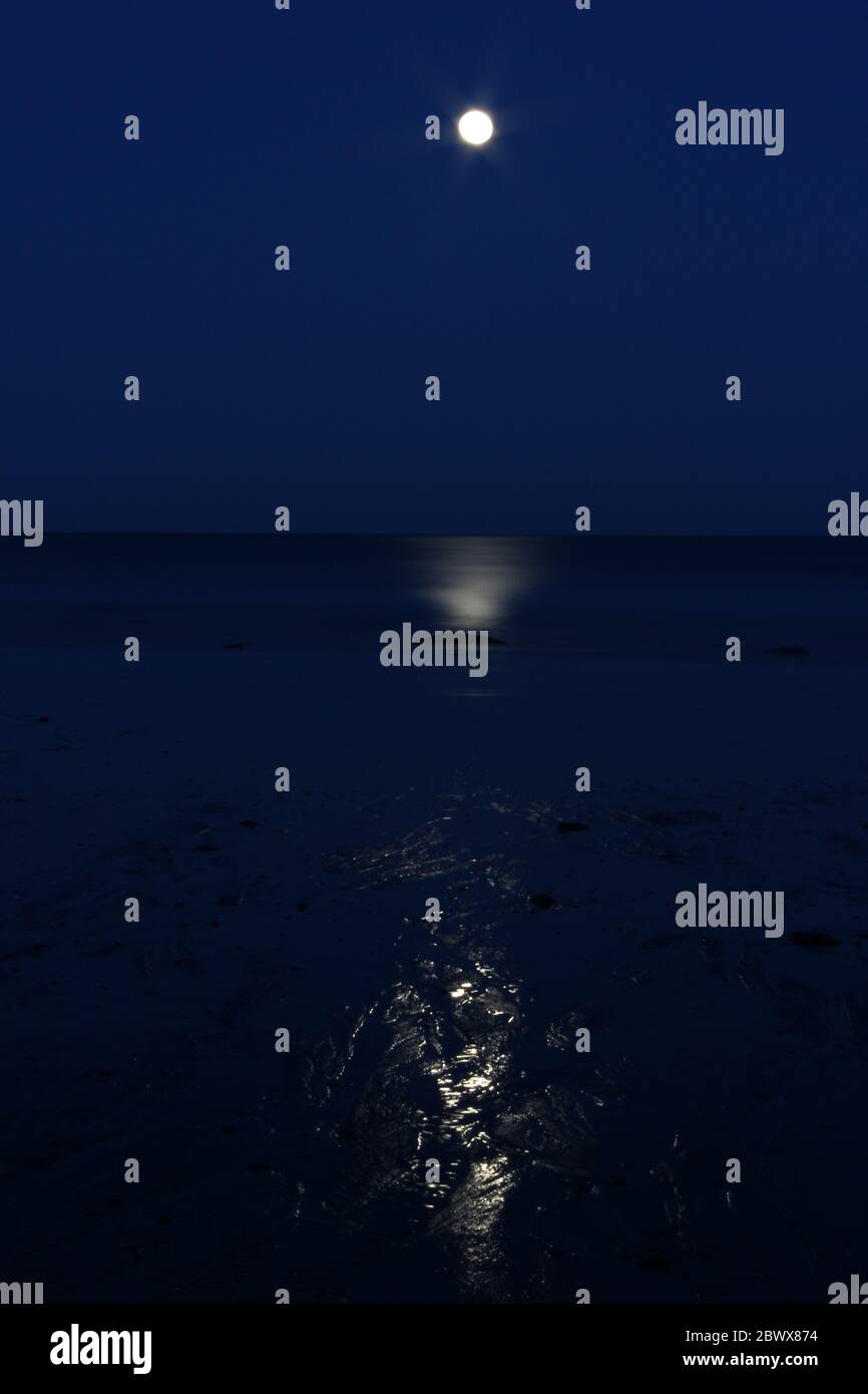 Full moon walk uk hi-res stock photography and images - Alamy